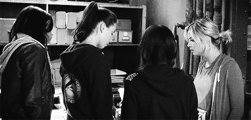 Pretty Little Liars GIFs | POPSUGAR Entertainment