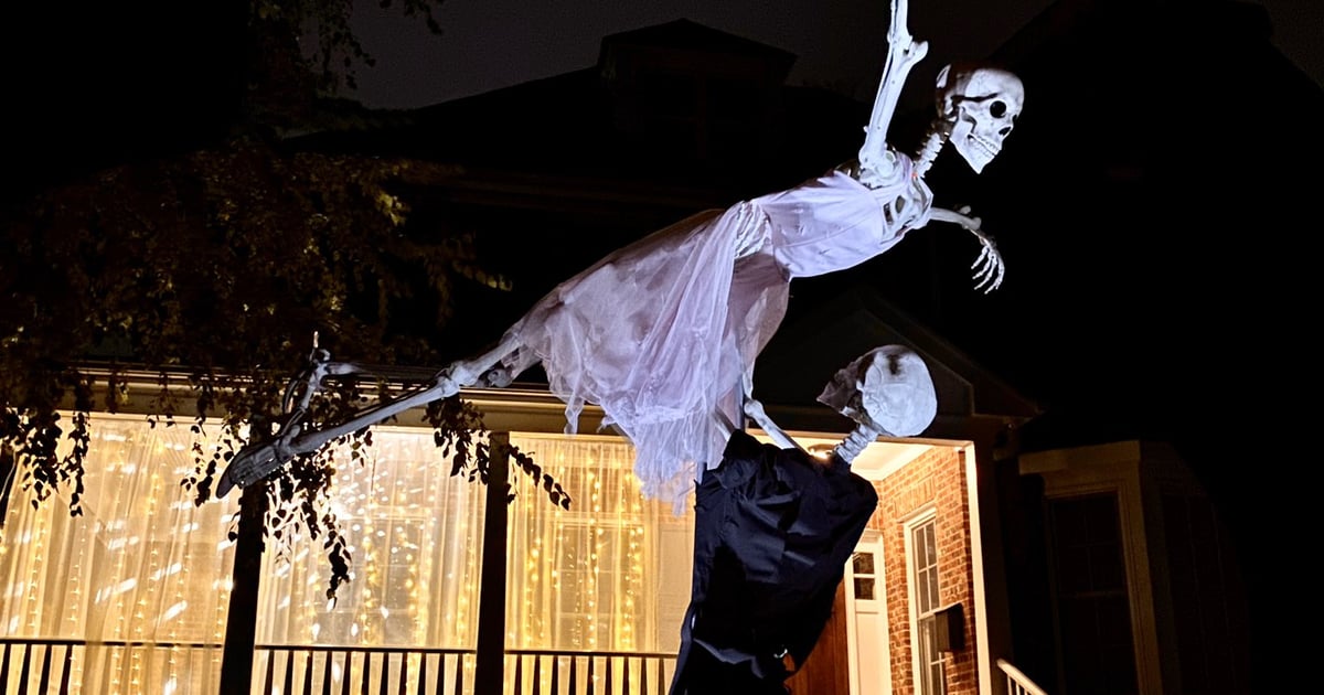 Dirty Dancing Halloween Skeletons | POPSUGAR Home