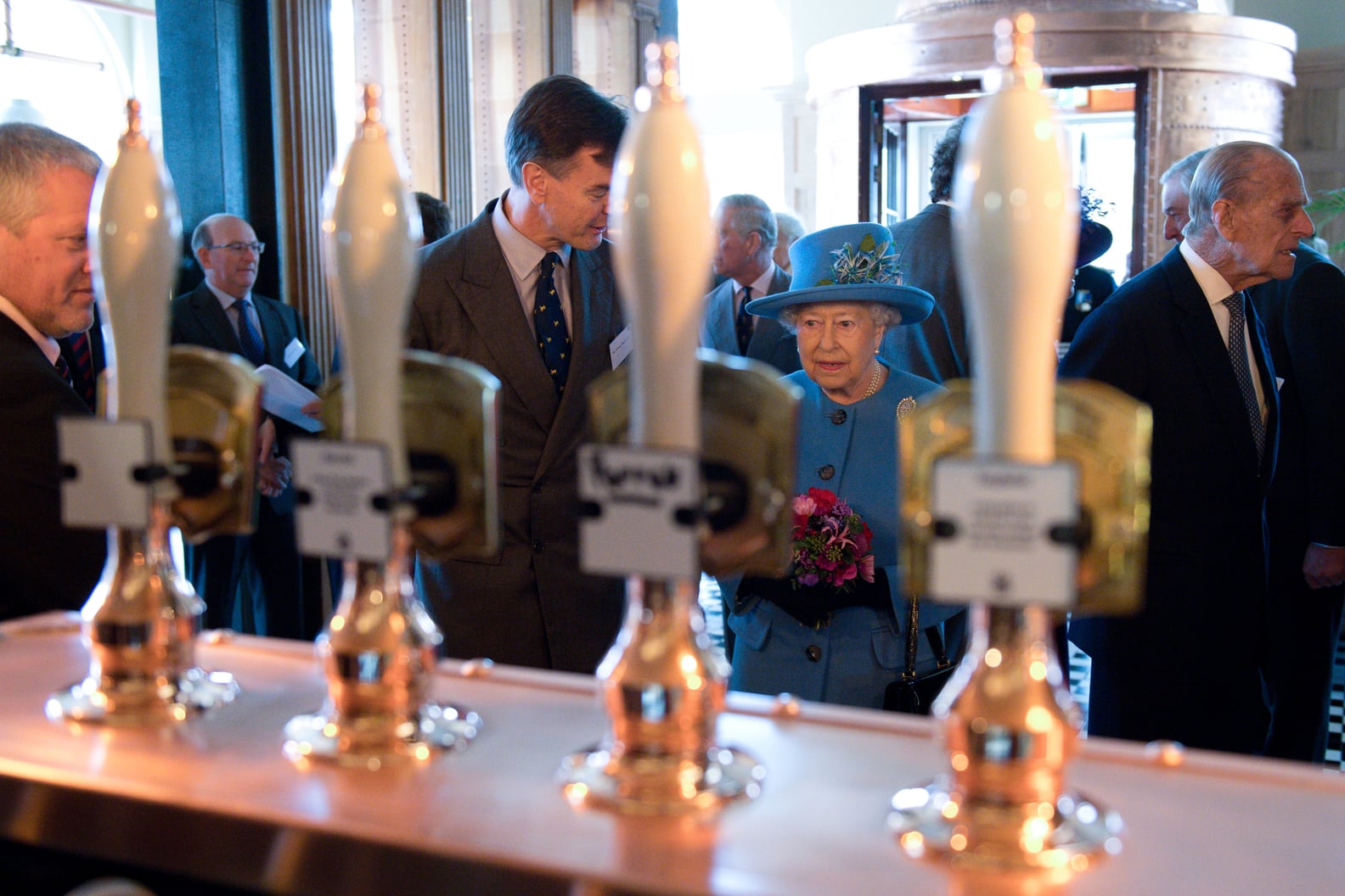 Queen Elizabeth at Waitrose Store in Poundbury Oct. 2016 | PS Celebrity