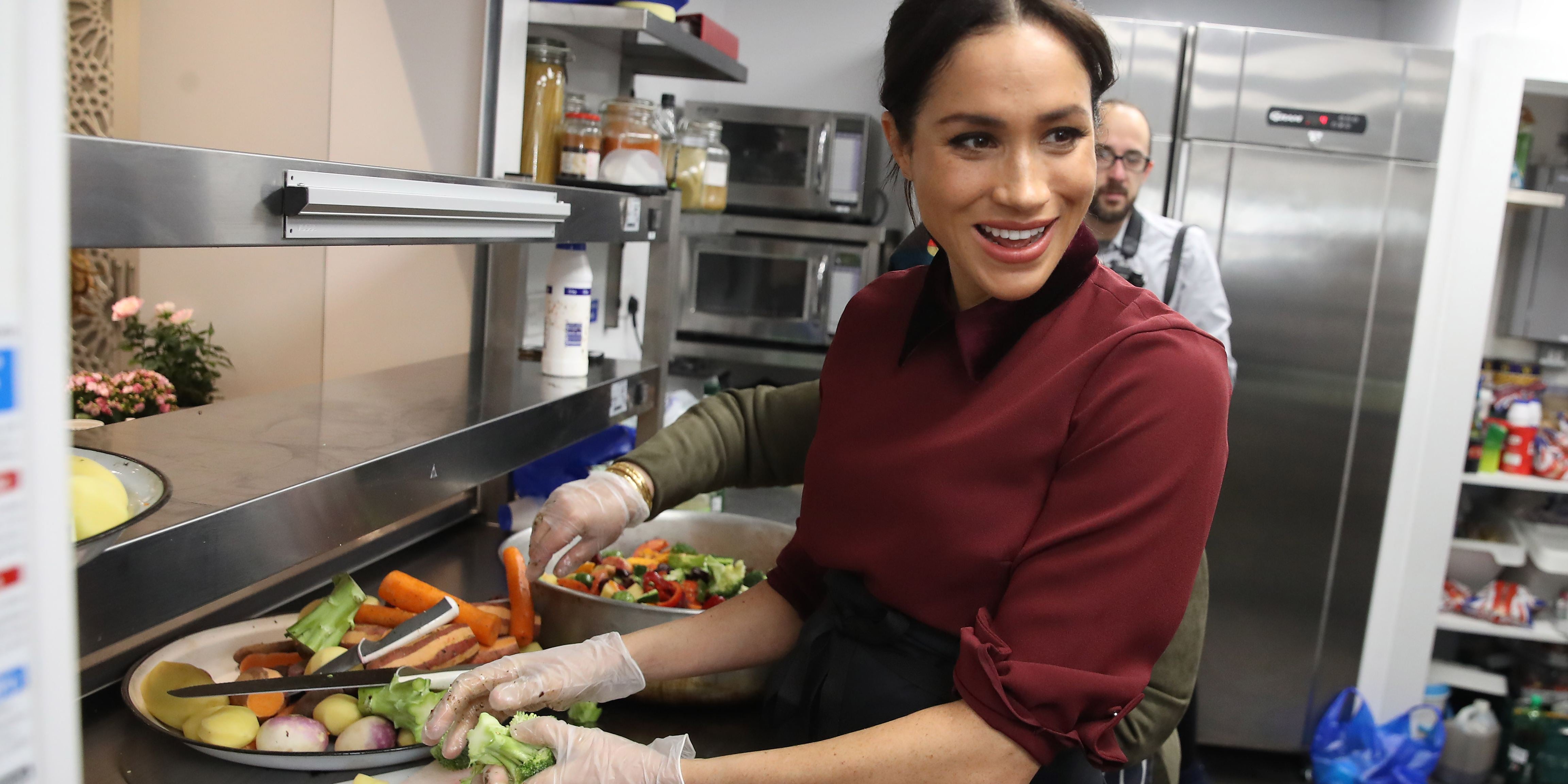 Meghan Markle Serves Avocado Toast | PS Celebrity