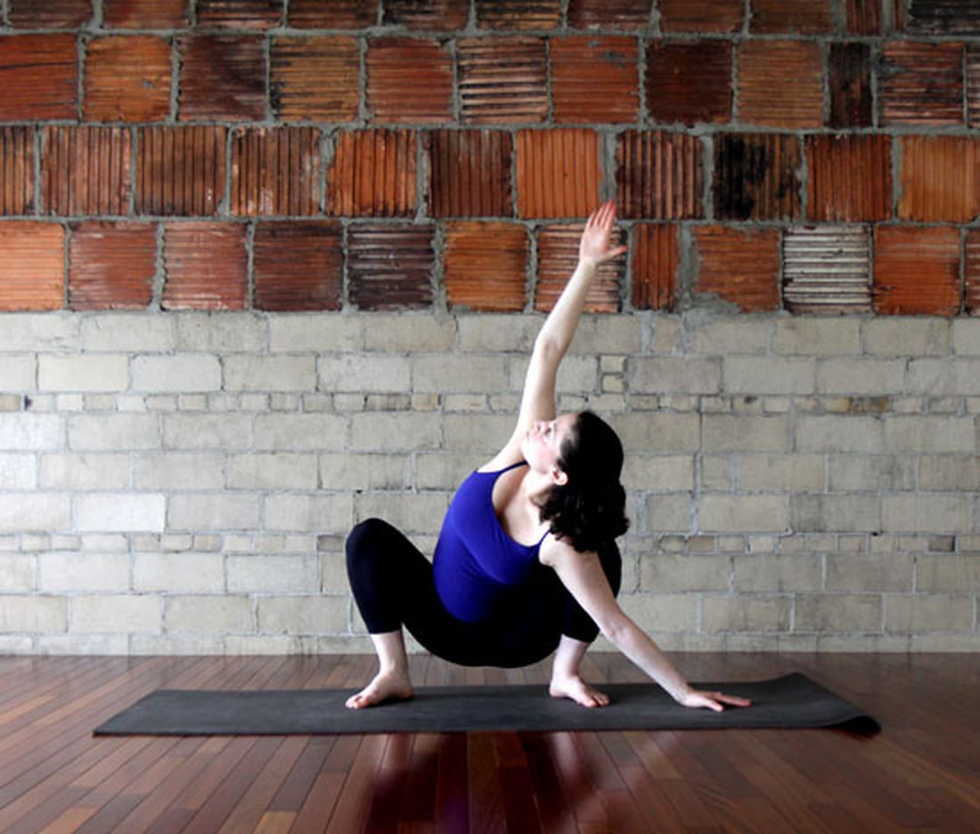 Hip and Back Yoga Stretches For Pregnancy | PS Fitness