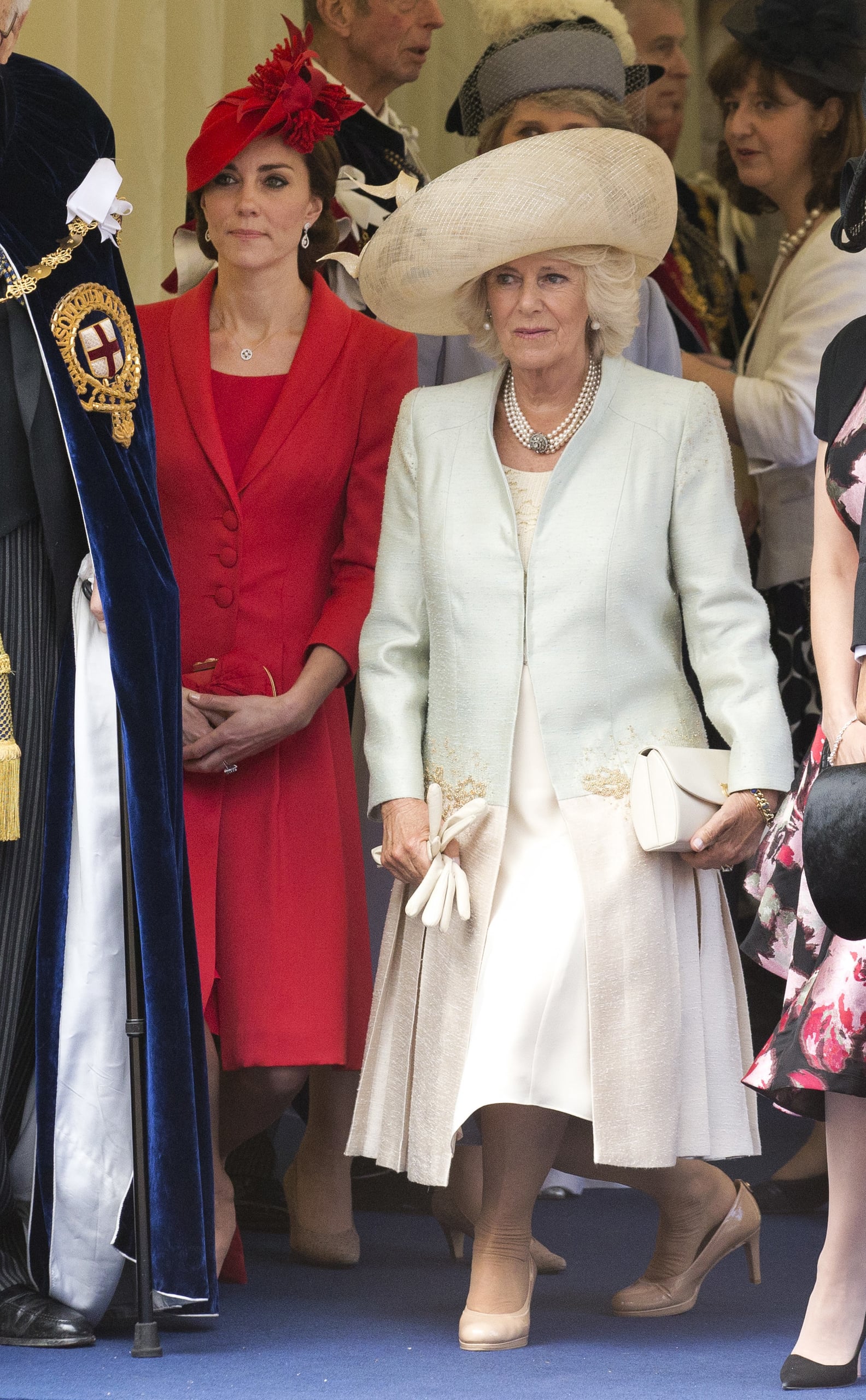 People Curtsying For Queen Elizabeth Pictures | PS Celebrity