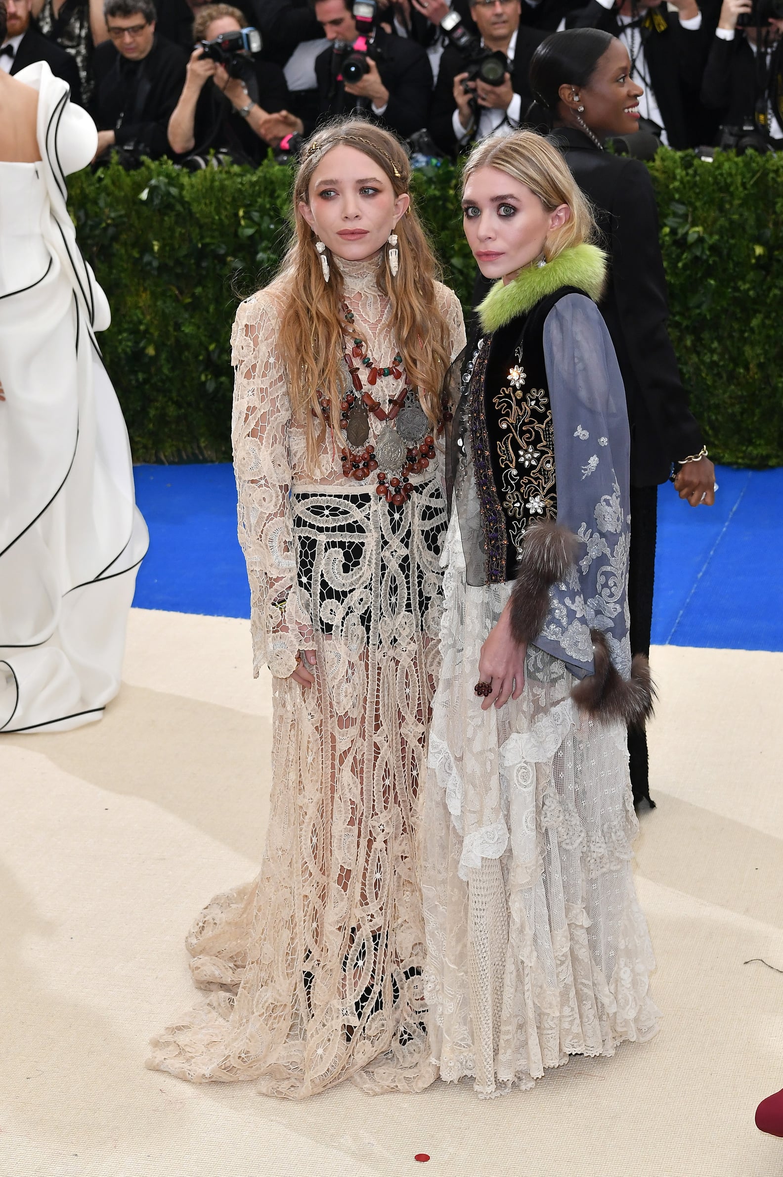 How to Dress Like Mary-Kate and Ashley Olsen | PS Fashion