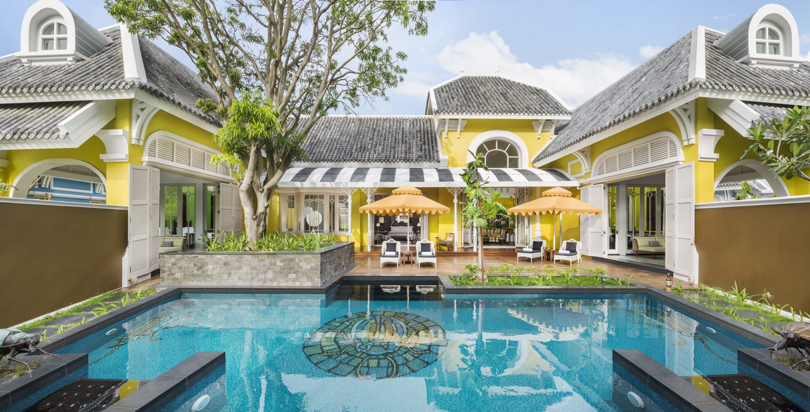 Mermaid Shell-Shaped Hotel Swimming Pool | PS Smart Living