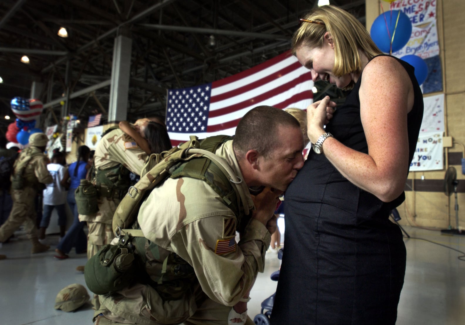 Soldier Homecoming Kissing Pictures | PS Love