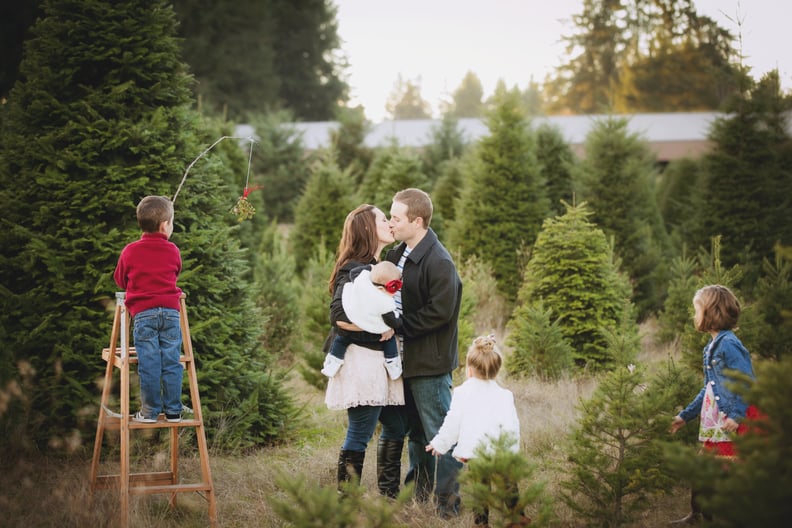 Holiday Card Tips For Parents | POPSUGAR Family
