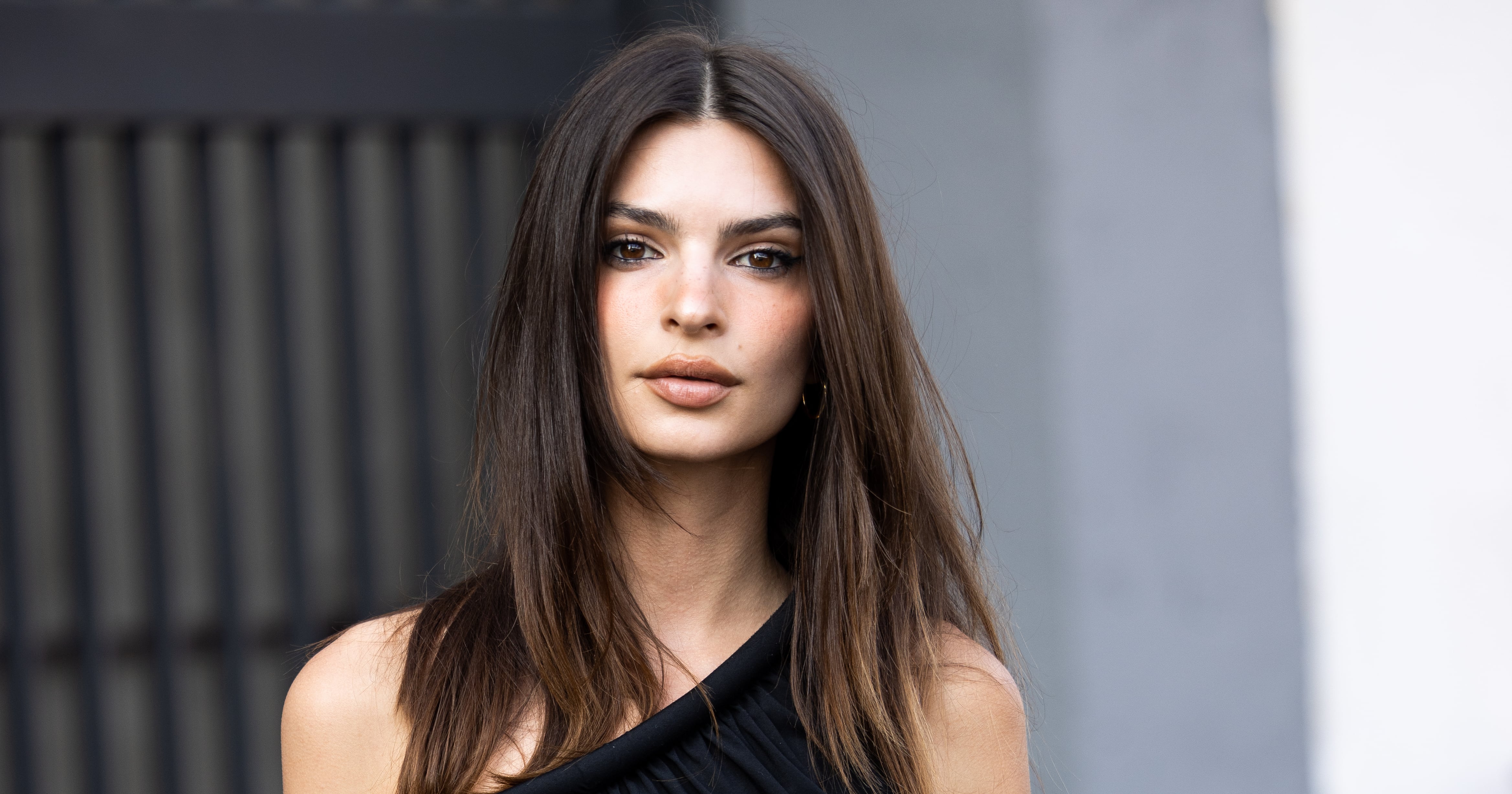 Watch Emily Ratajkowski Cut Her Hair on TikTok | PS Beauty