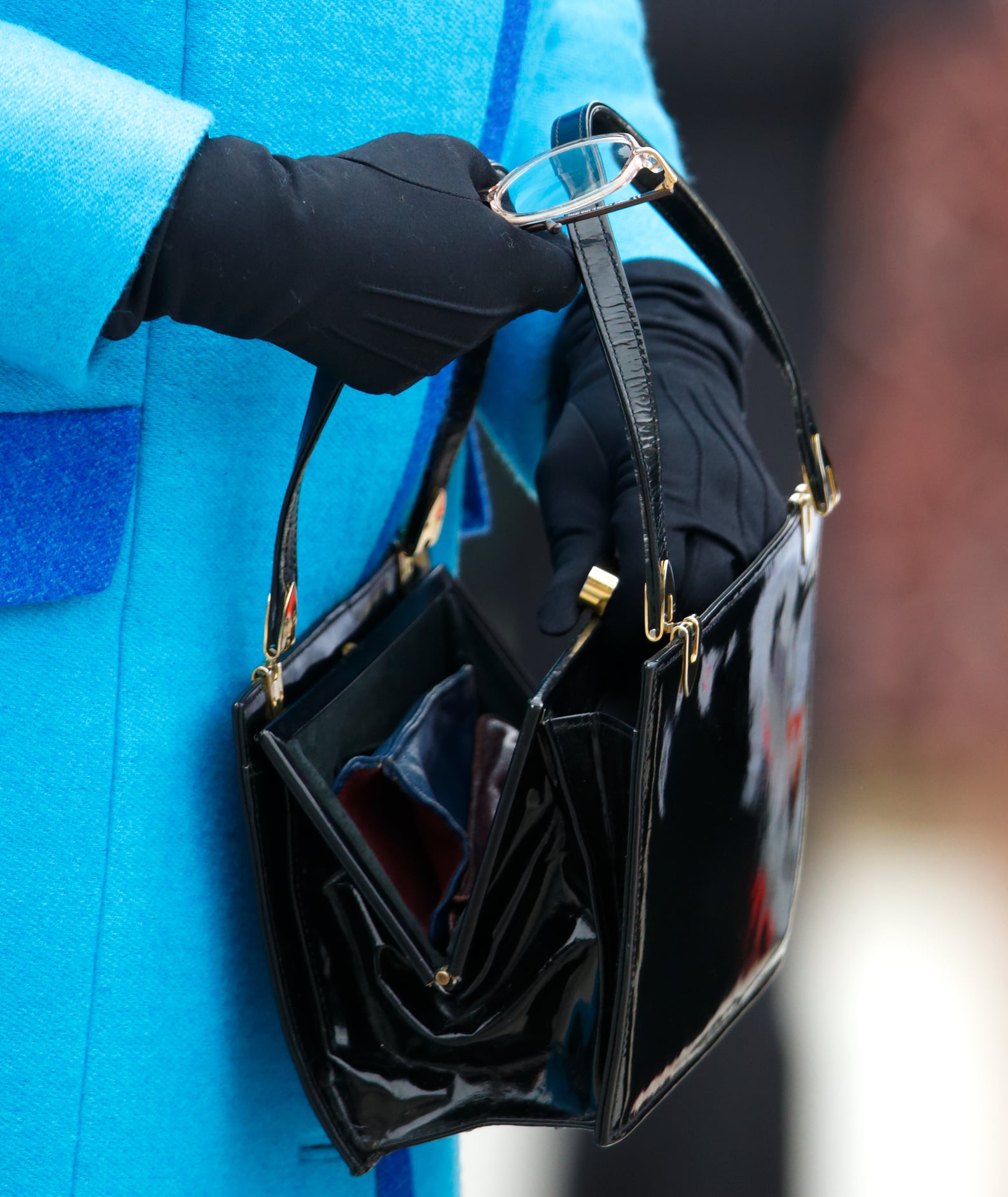 What Does Queen Elizabeth II Carry in Her Purse? | PS Celebrity