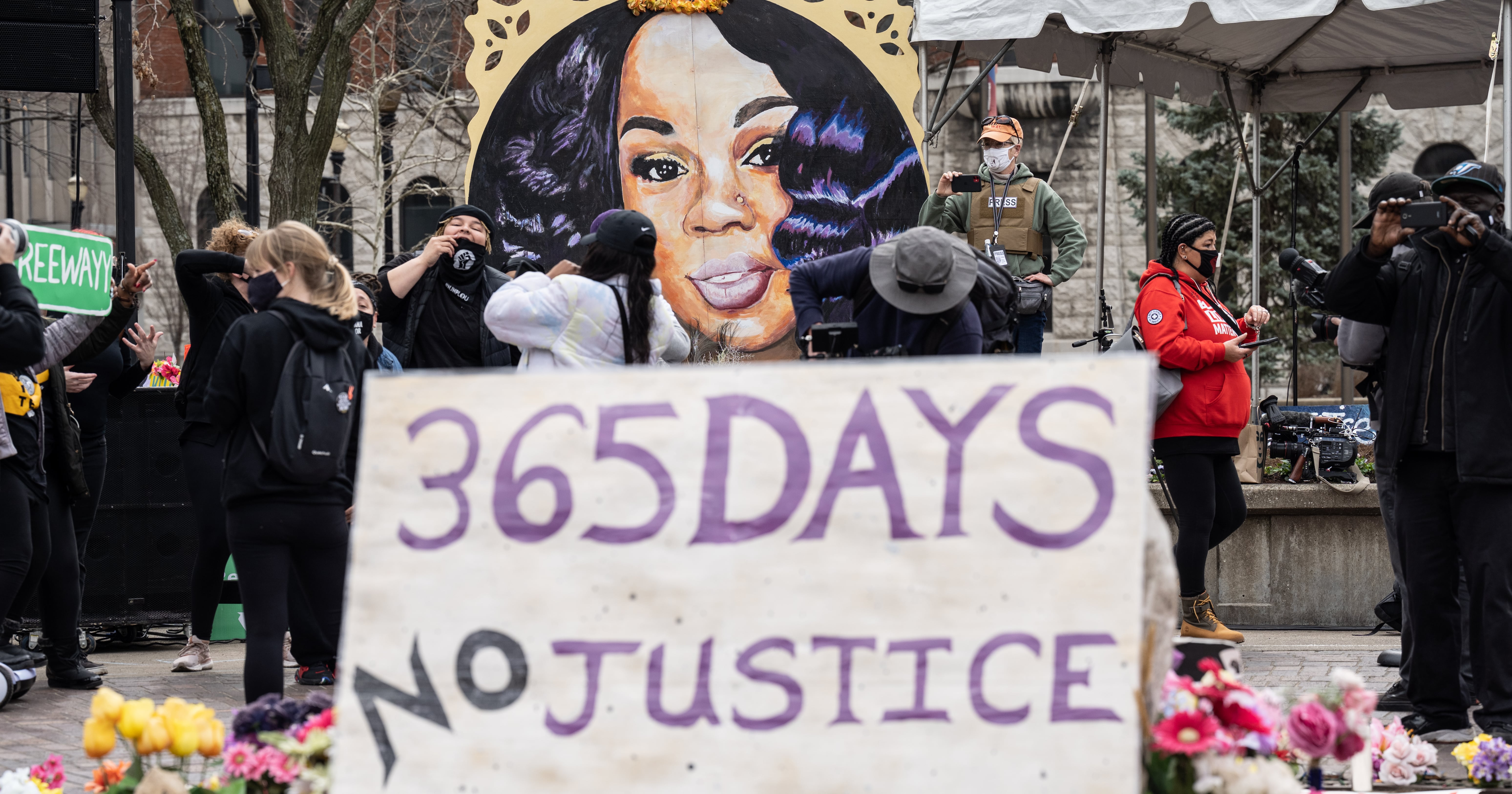 Crowds Remember Breonna Taylor 1 Year After Her Death | PS News