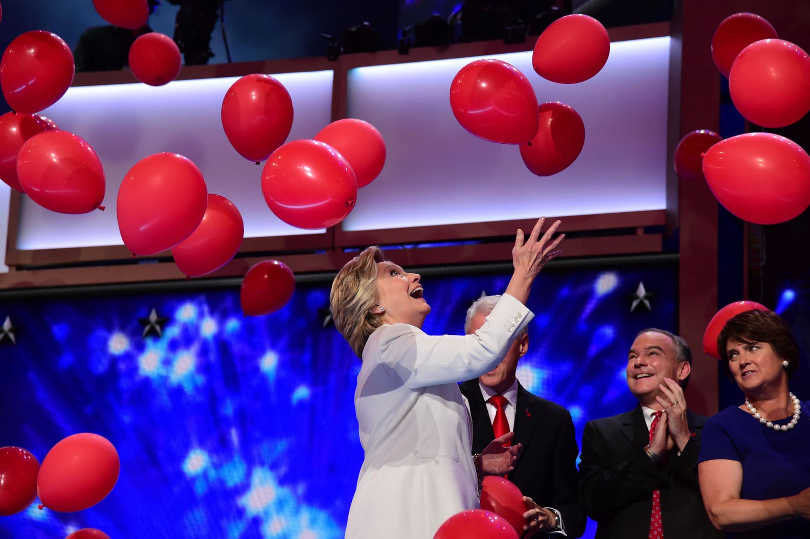 Bill and Hillary Clinton Playing With Balloons at DNC 2016 | POPSUGAR ...