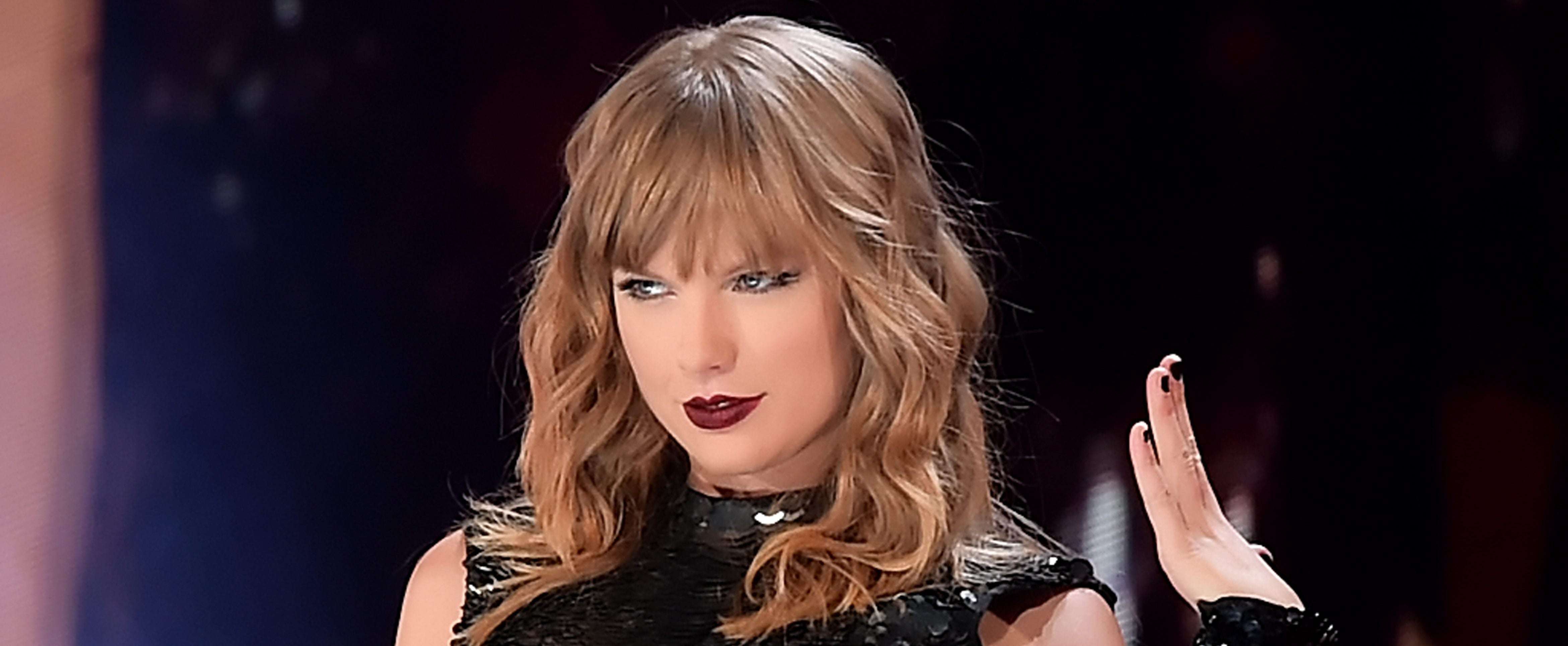 Taylor Swift Singing "Gorgeous" to Joe Alwyn at Concert 2018 | PS Celebrity