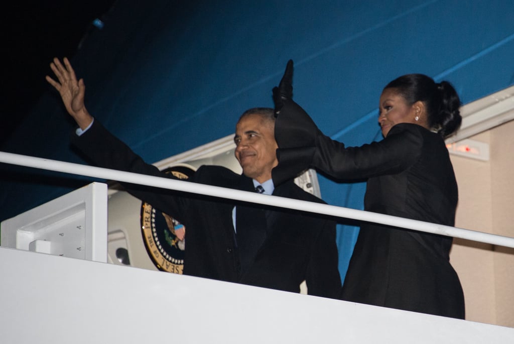 The Obama Family Flying to Hawaii Dec. 2016 | POPSUGAR Celebrity
