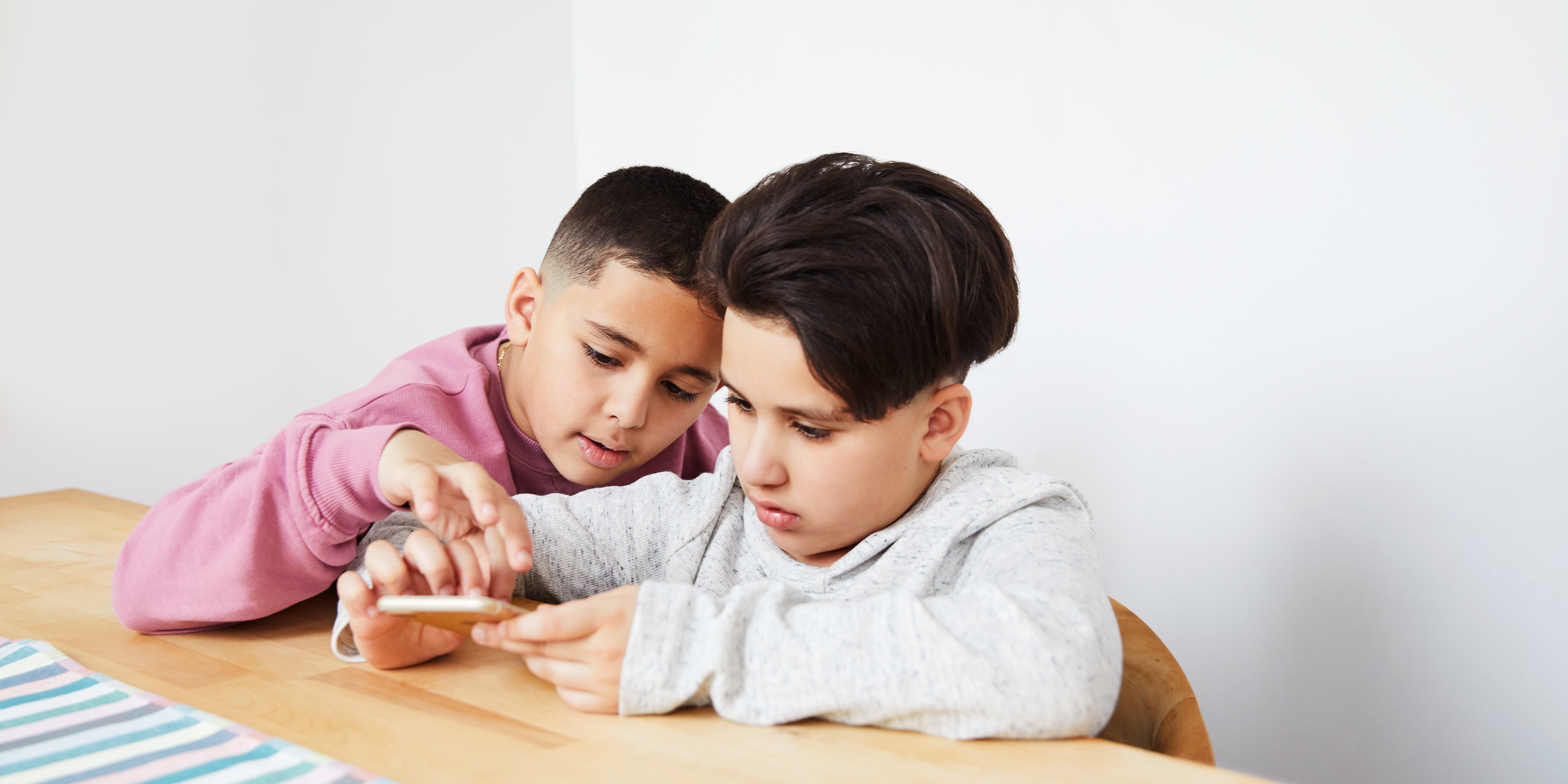 Why I Read My Child's Text Messages | POPSUGAR Family