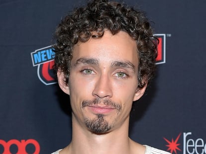 Who Is Robert Sheehan Dating? | POPSUGAR Celebrity