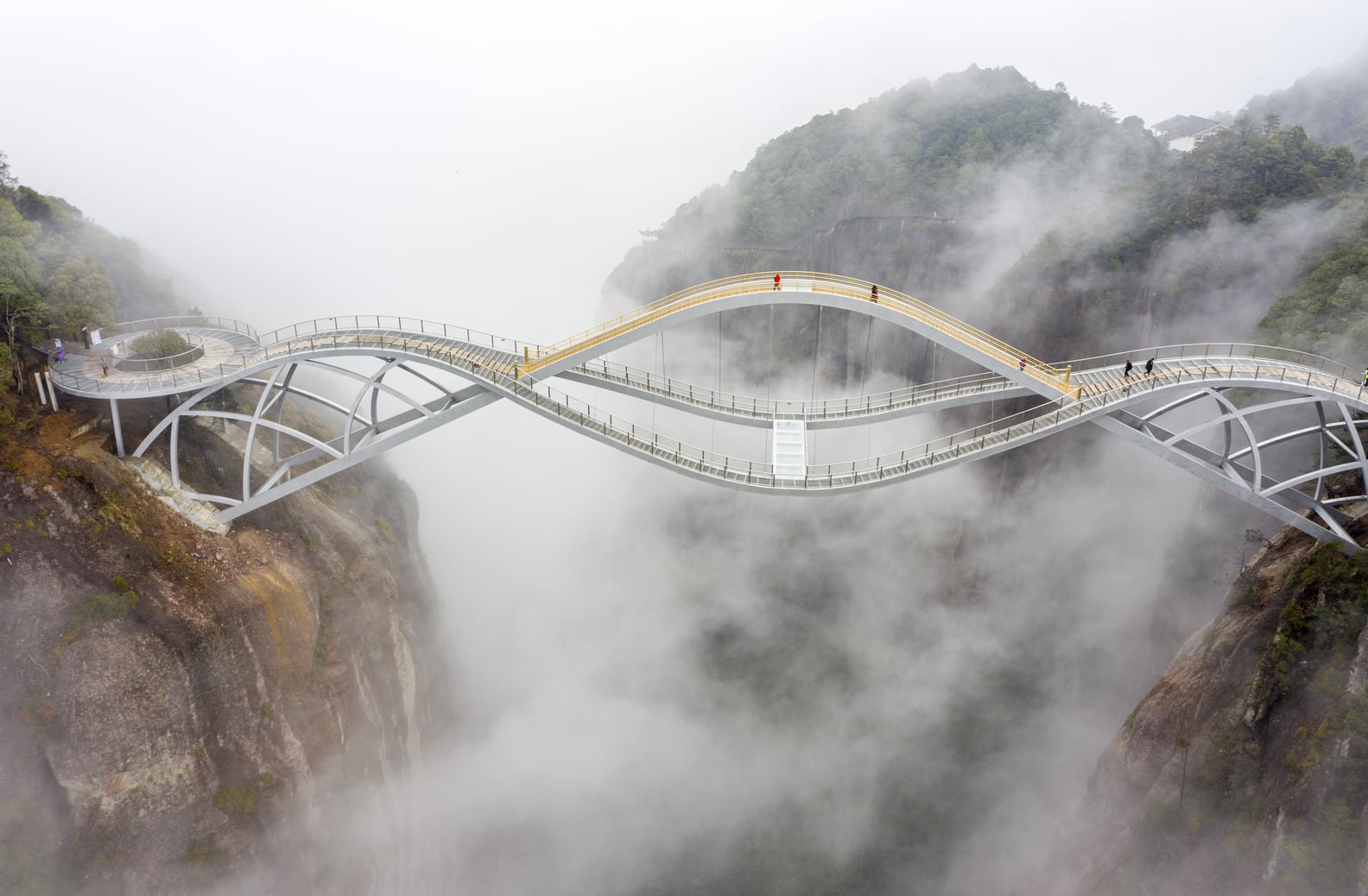 Check Out the Bending Ruyi Bridge in China | PS Smart Living