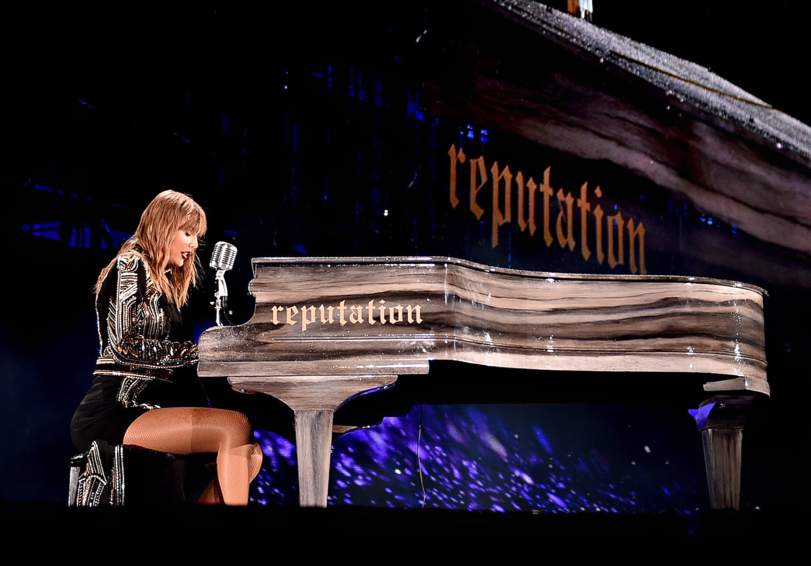 Taylor Swift Reputation Stadium Tour Pictures | PS Celebrity