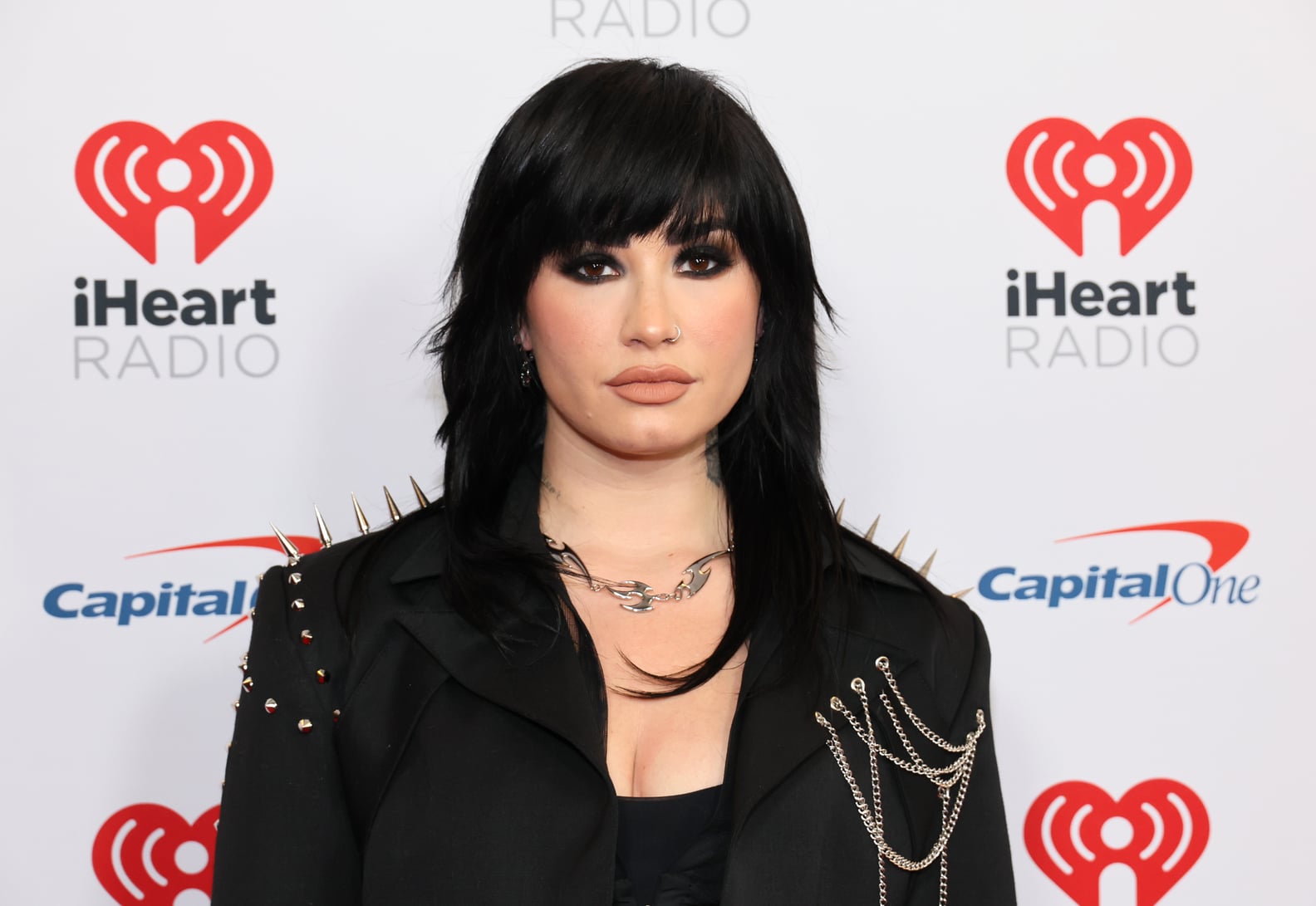 Demi Lovato's Hair-Headband Style: See Photos | PS Beauty