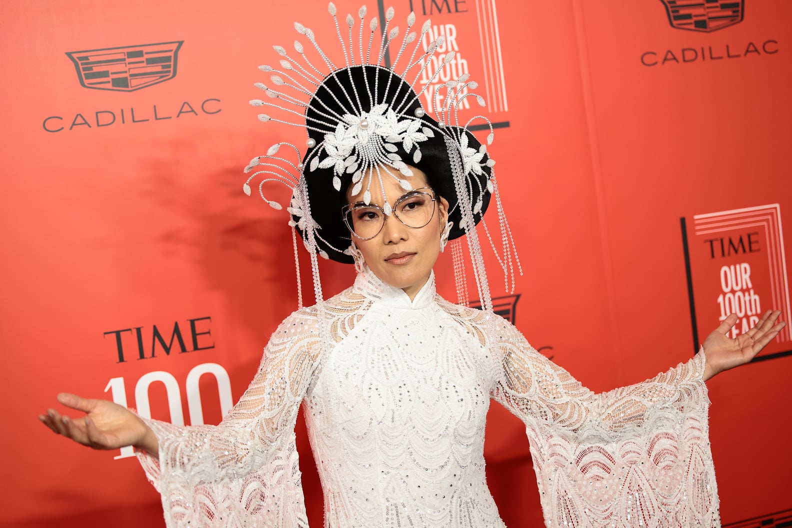 Ali Wong Wears Vietnamese Áo Dài Dress at Time100 Gala | PS Fashion