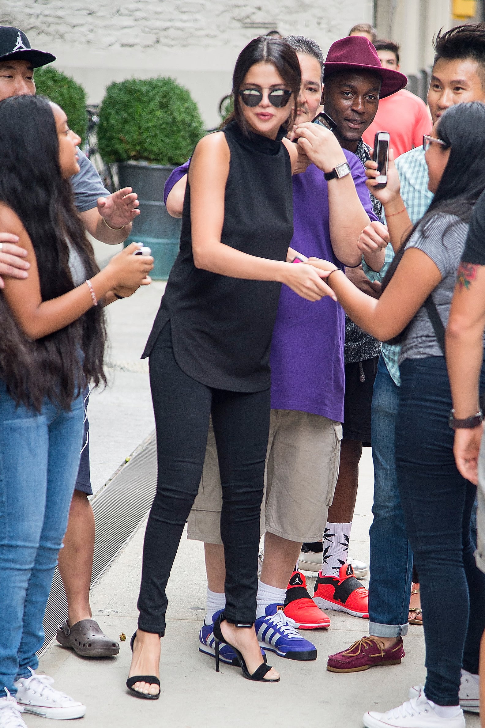 Selena Gomez With Fans in New York City | POPSUGAR Latina