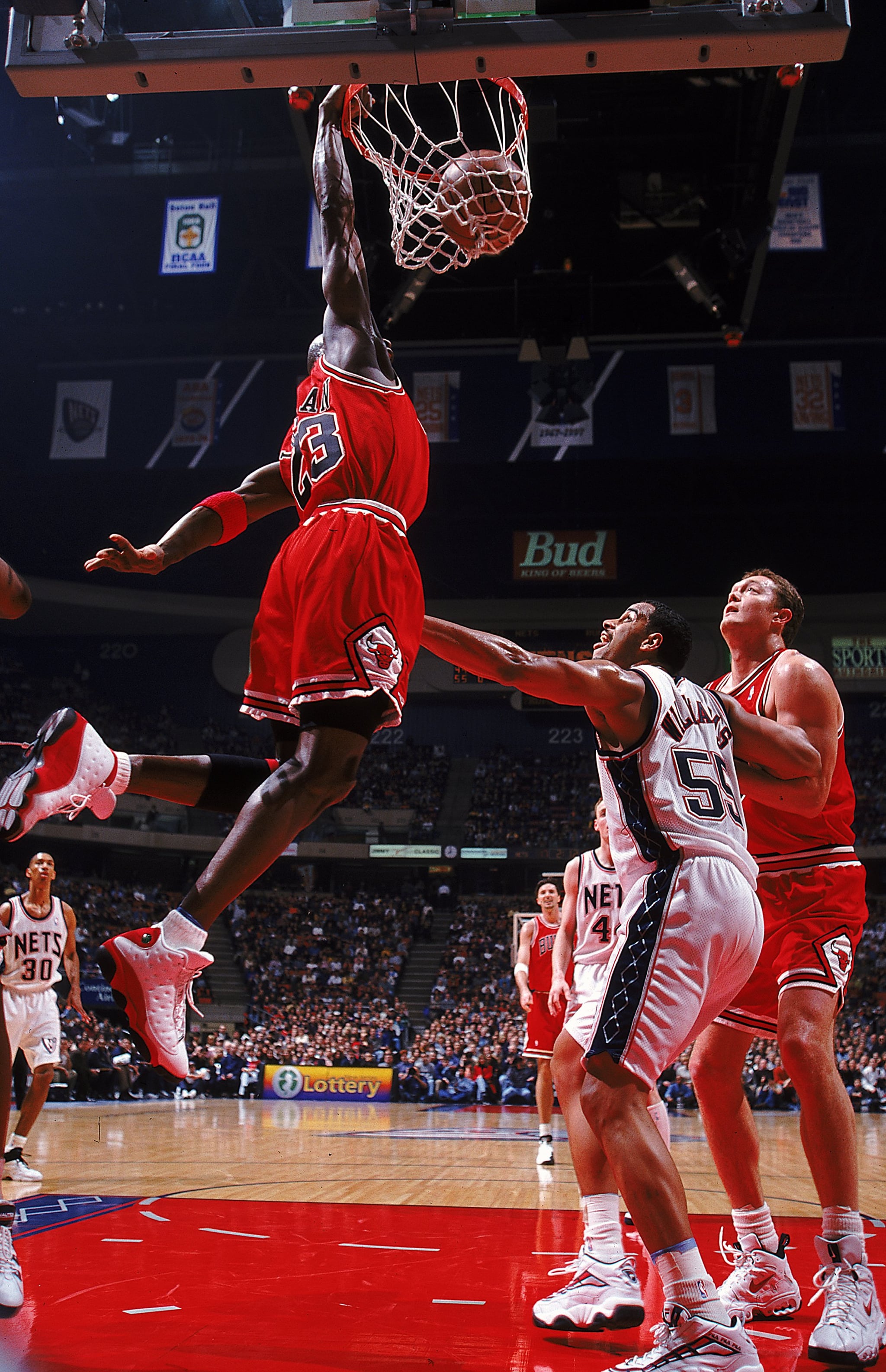 40 Stunning Photos of Michael Jordan Soaring Through the Air | POPSUGAR ...
