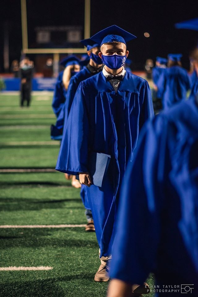 High School Graduation Photos With Social Distancing | POPSUGAR Family