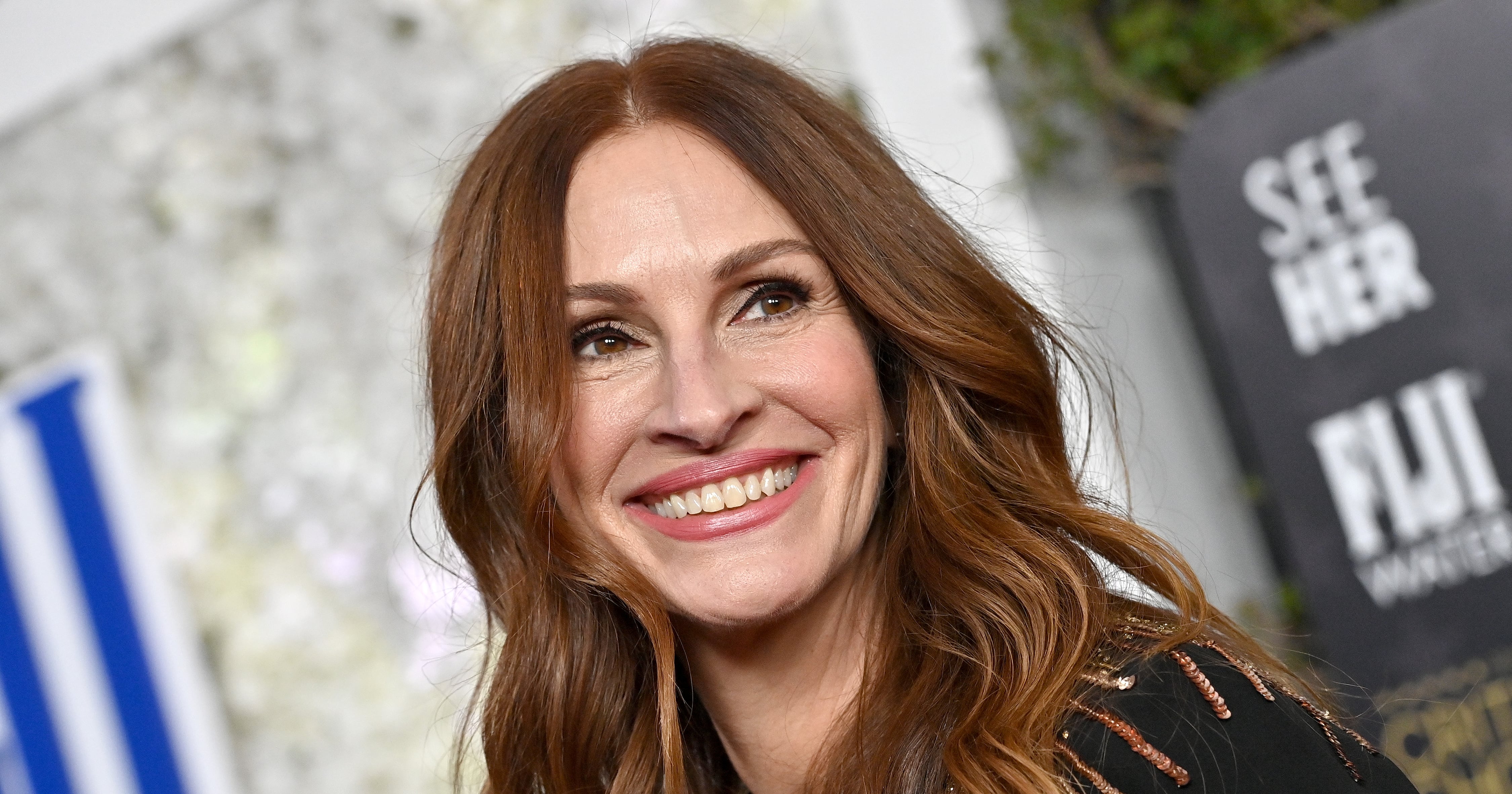 Julia Roberts's Bangs Haircut Gives Her a New Look | PS Beauty