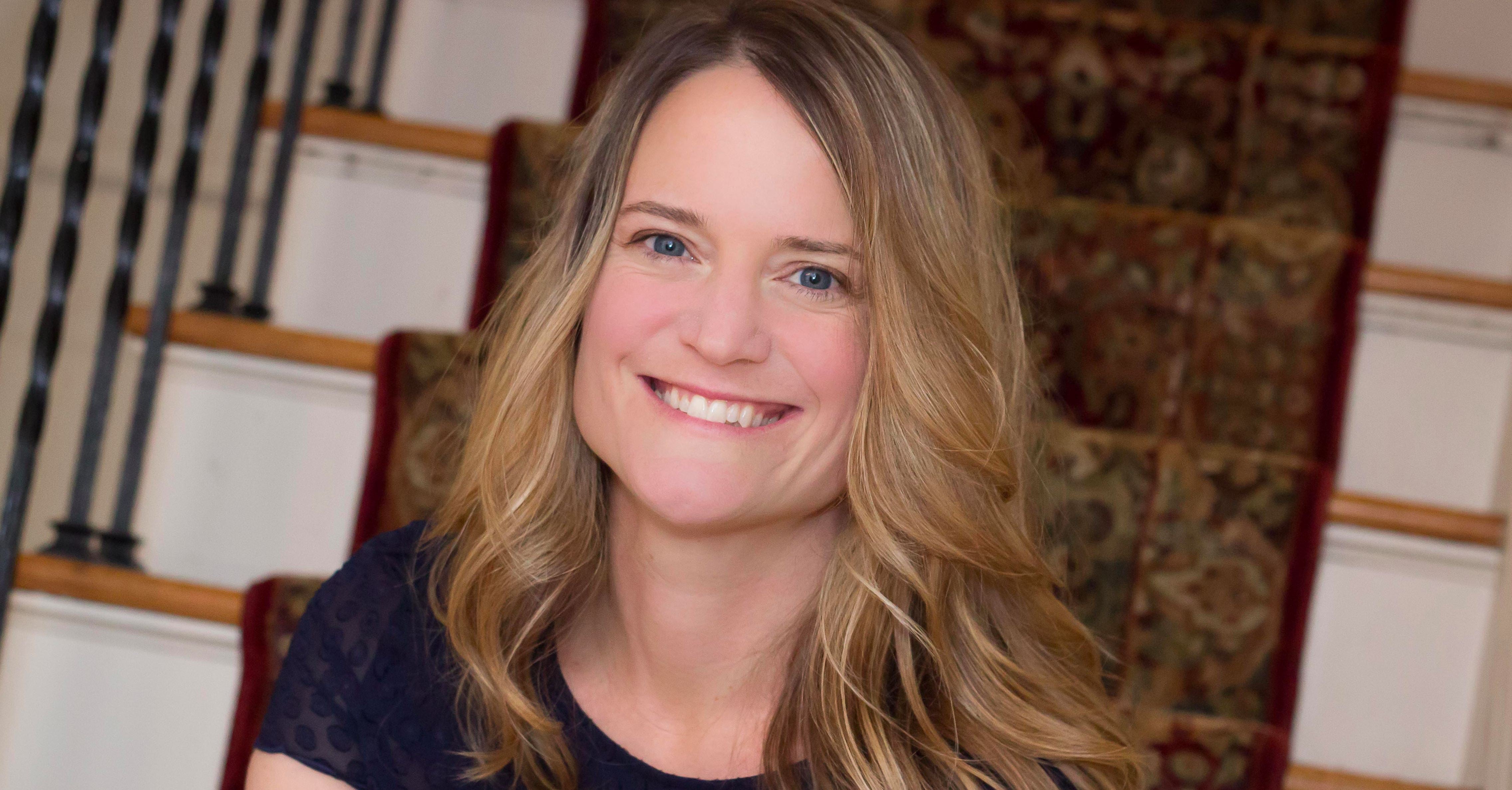 Sara Shepard Interview About Writing November 2016 | PS Entertainment