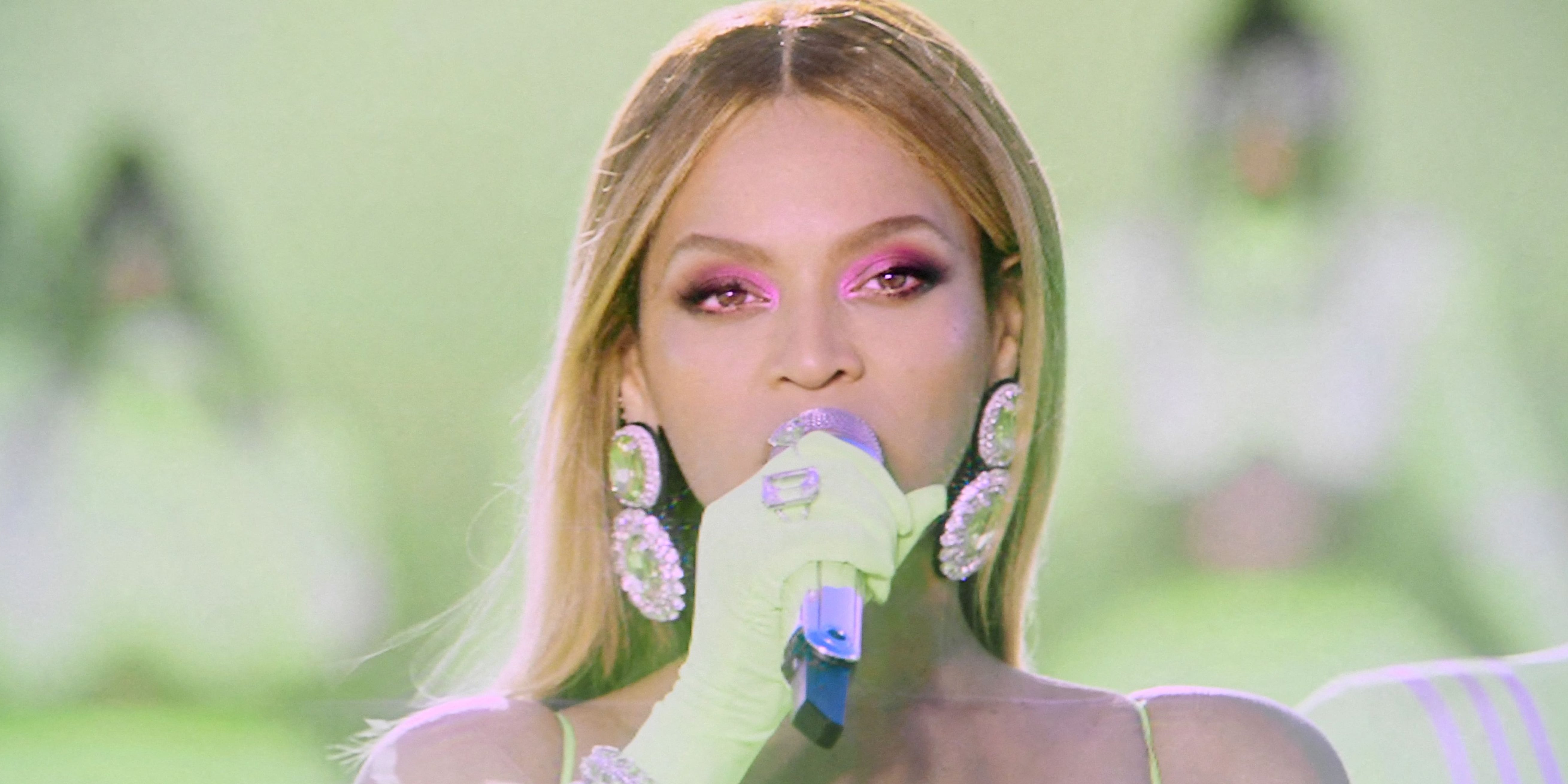 Beyoncé Knowles Performs in Neon David Koma at the Oscars | PS UK Fashion