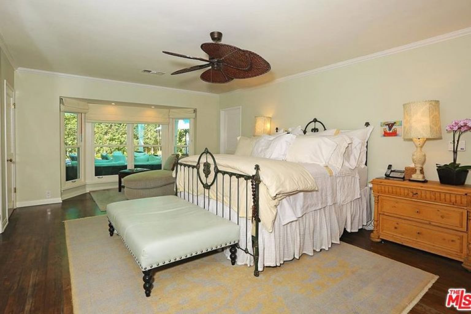 Selena Gomez Buys House in Studio City, California | PS Home