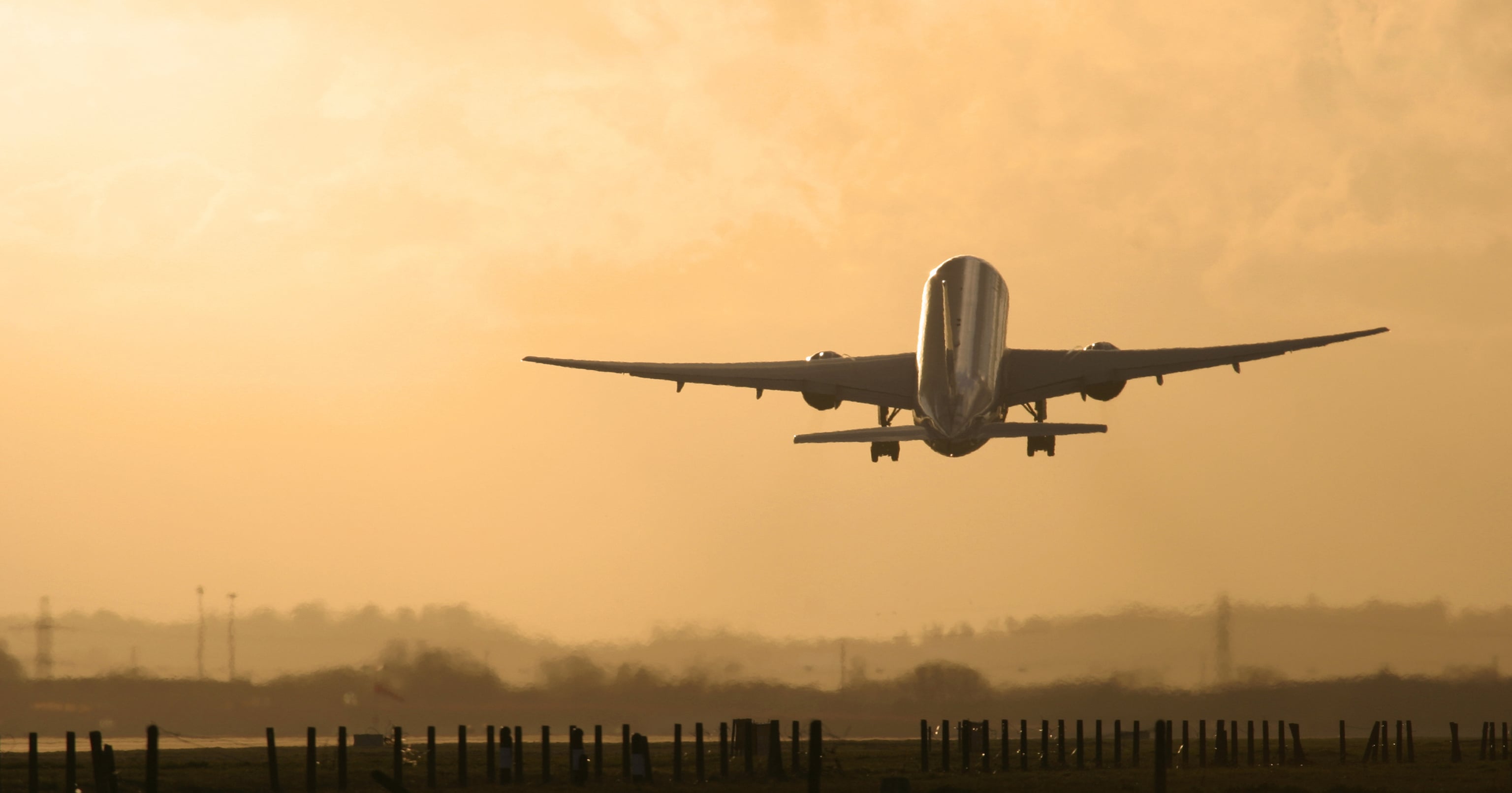 Do You Need An In-Flight Skincare Routine? | PS UK Beauty