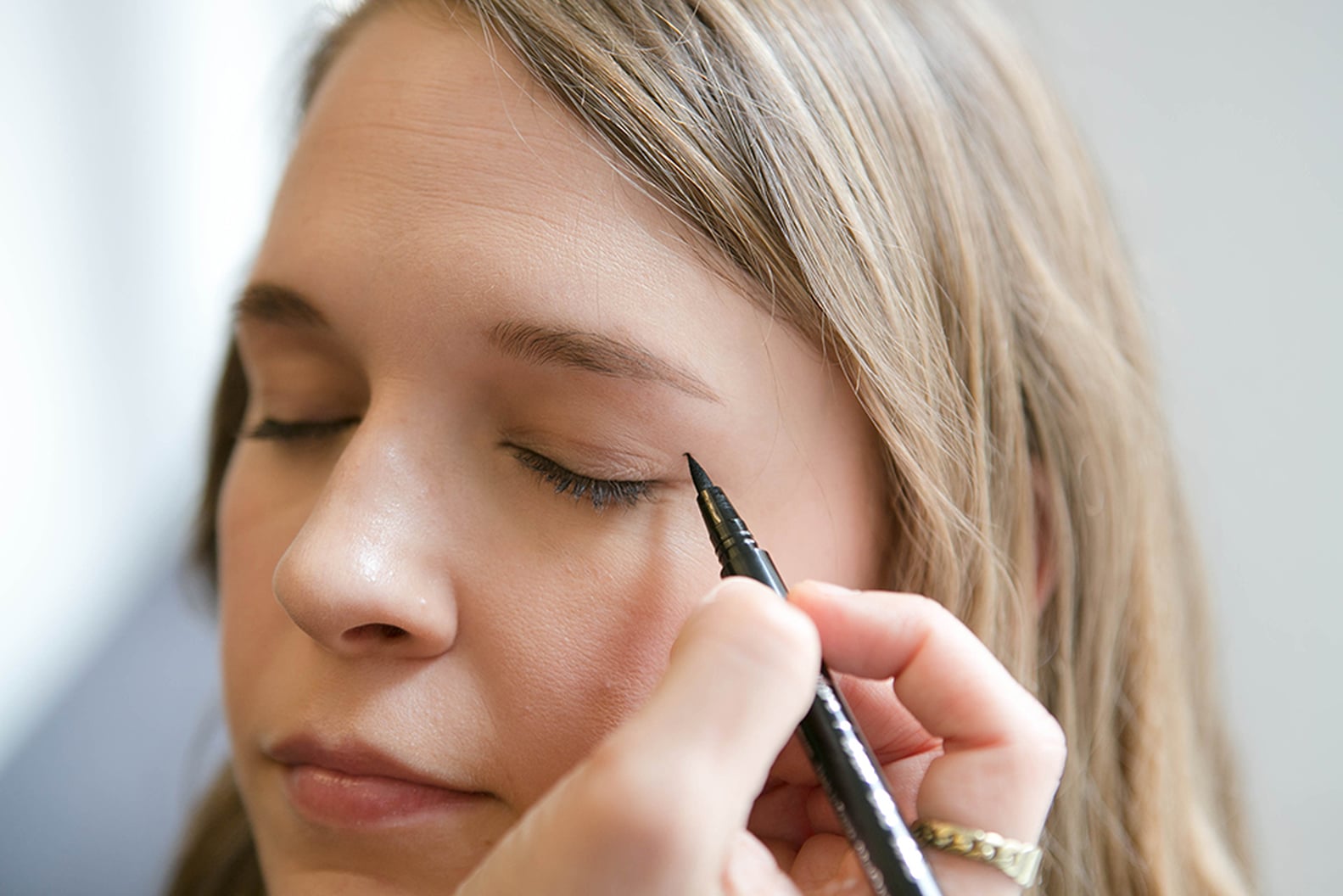 How to Do a Cat Eye | PS Beauty