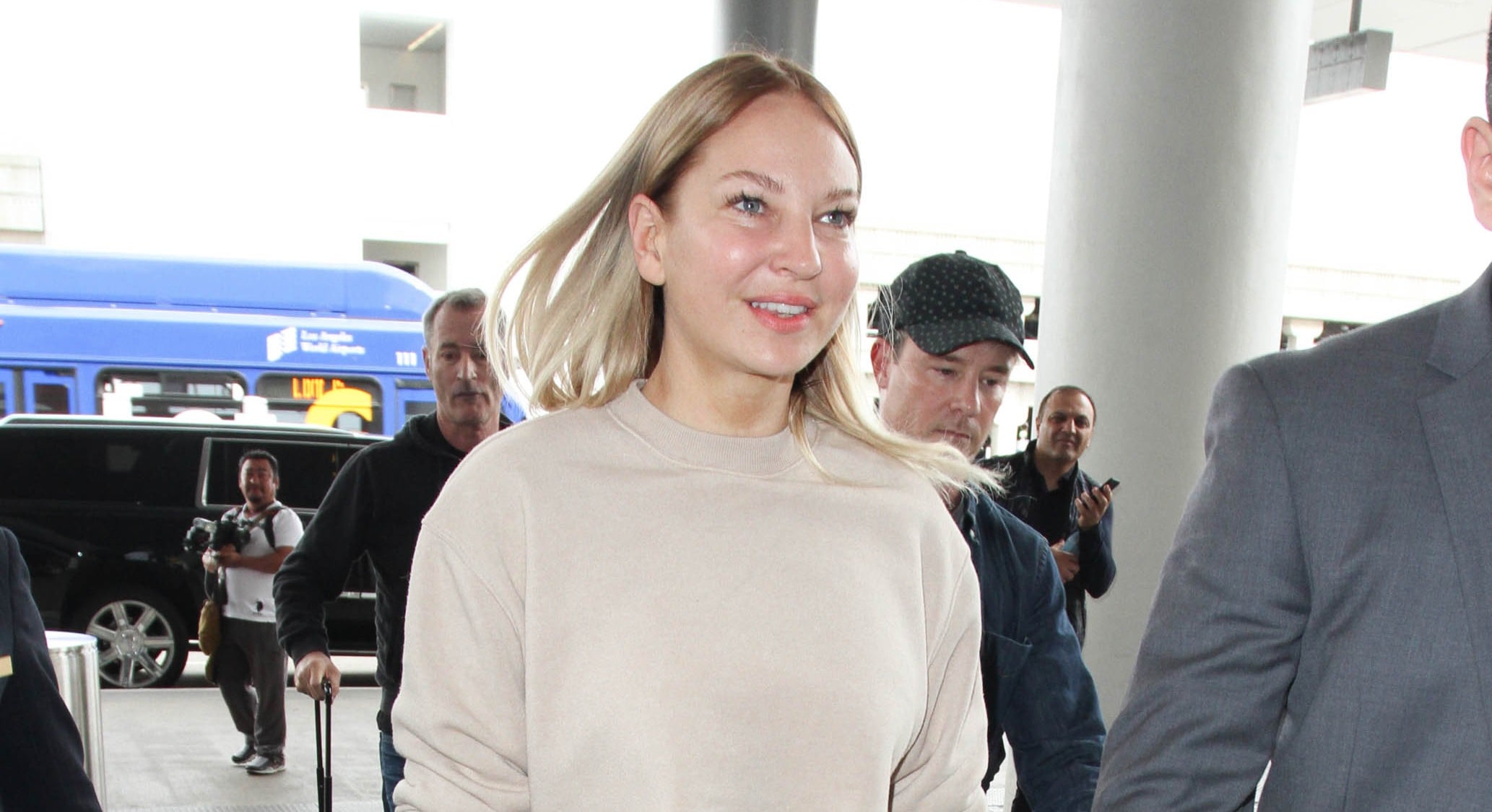 Sia Without Her Wig at LAX March 2017 | POPSUGAR Celebrity