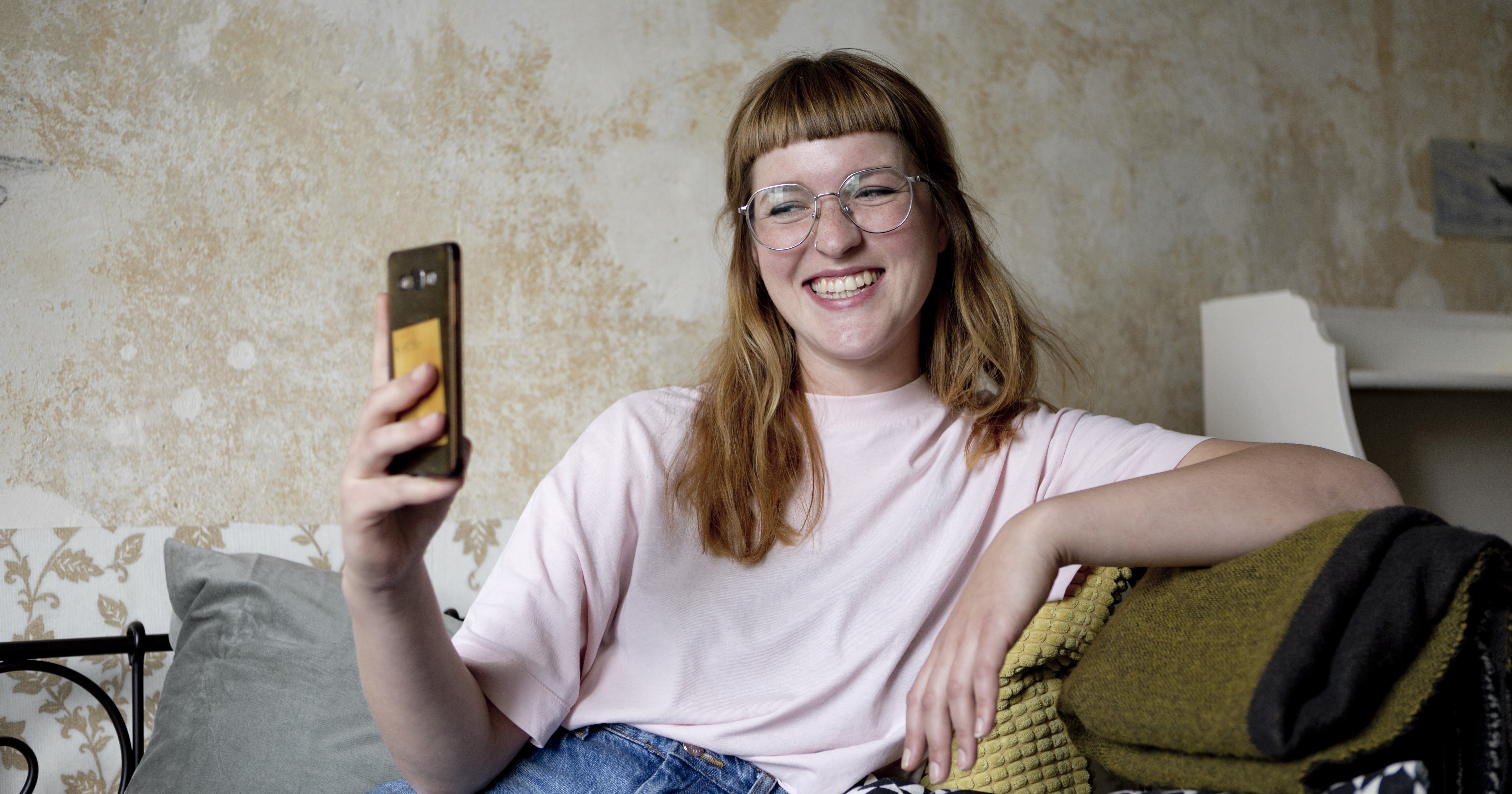Tips For Having a First Date Over FaceTime | PS Love