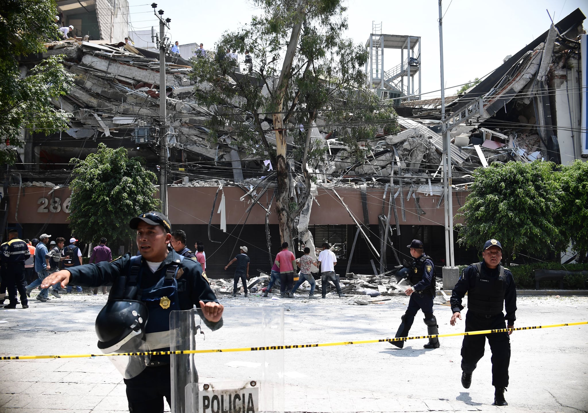 Mexico Hit by Major Earthquake on Sept. 19, 2017 | POPSUGAR News