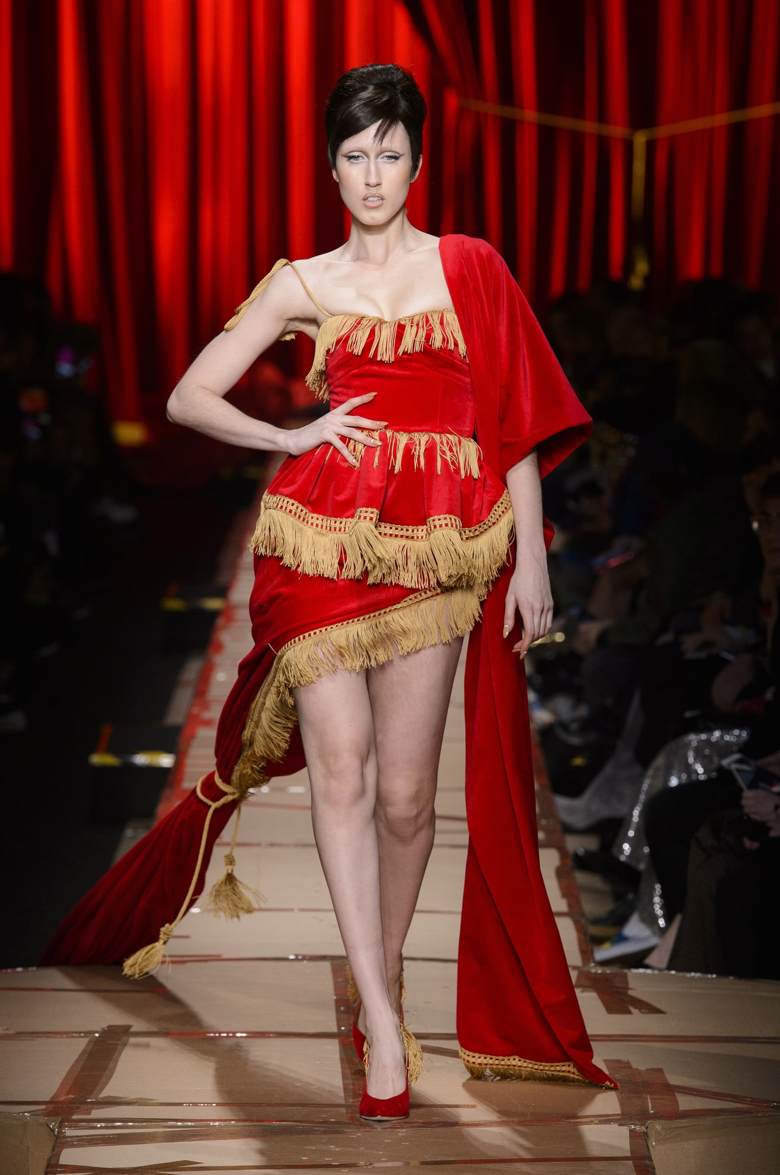 Moschino Fall 2017 Runway Show | PS Fashion