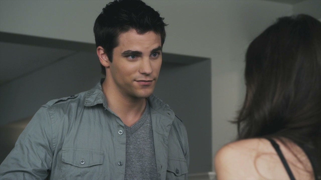 Noel Pretty Little Liars