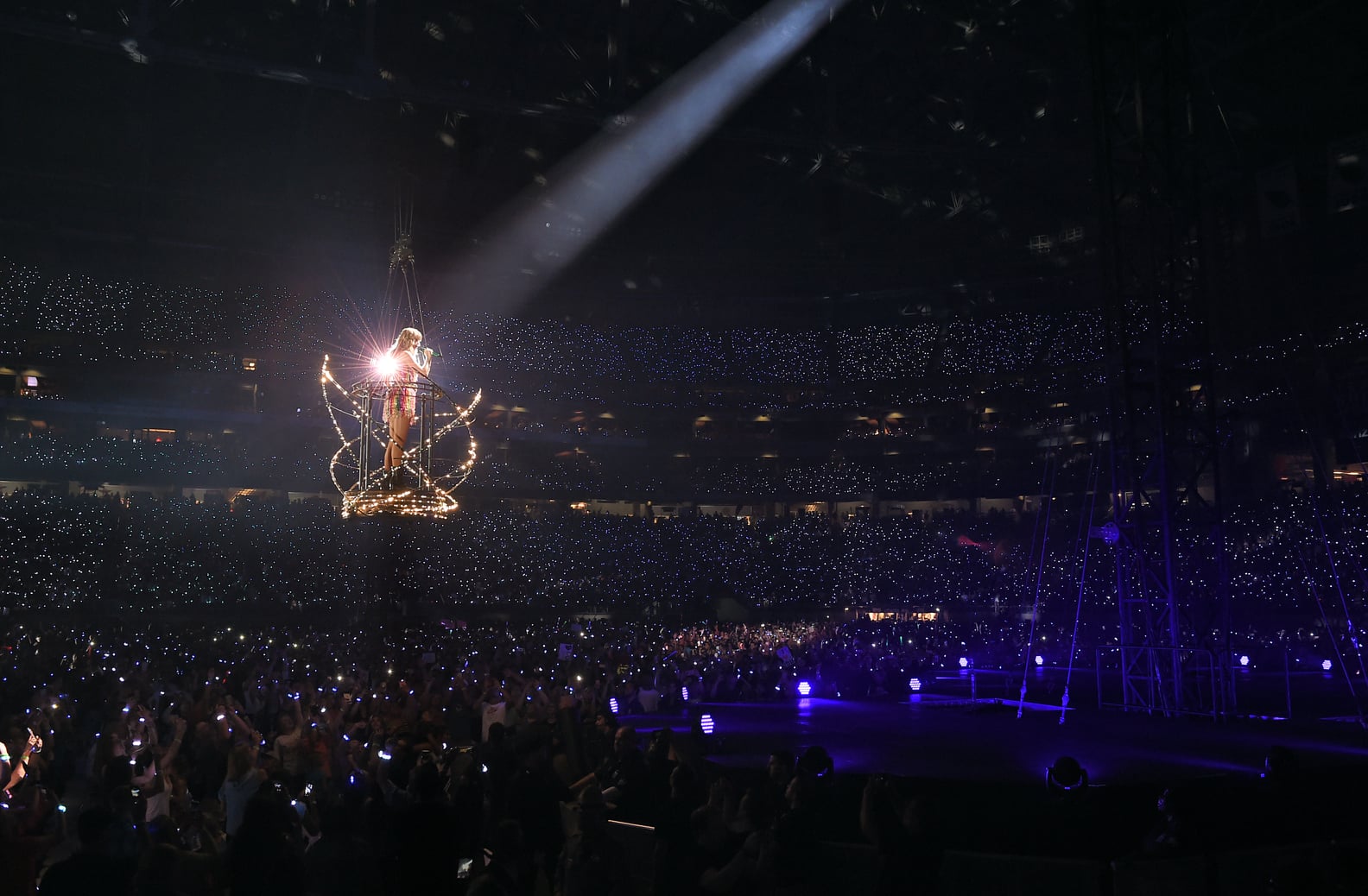 Taylor Swift Reputation Stadium Tour Pictures | PS Celebrity