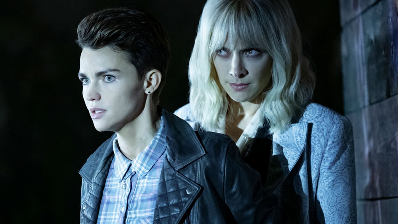 Batwoman's Villain Alice Is All Over the DC Comics | PS Entertainment