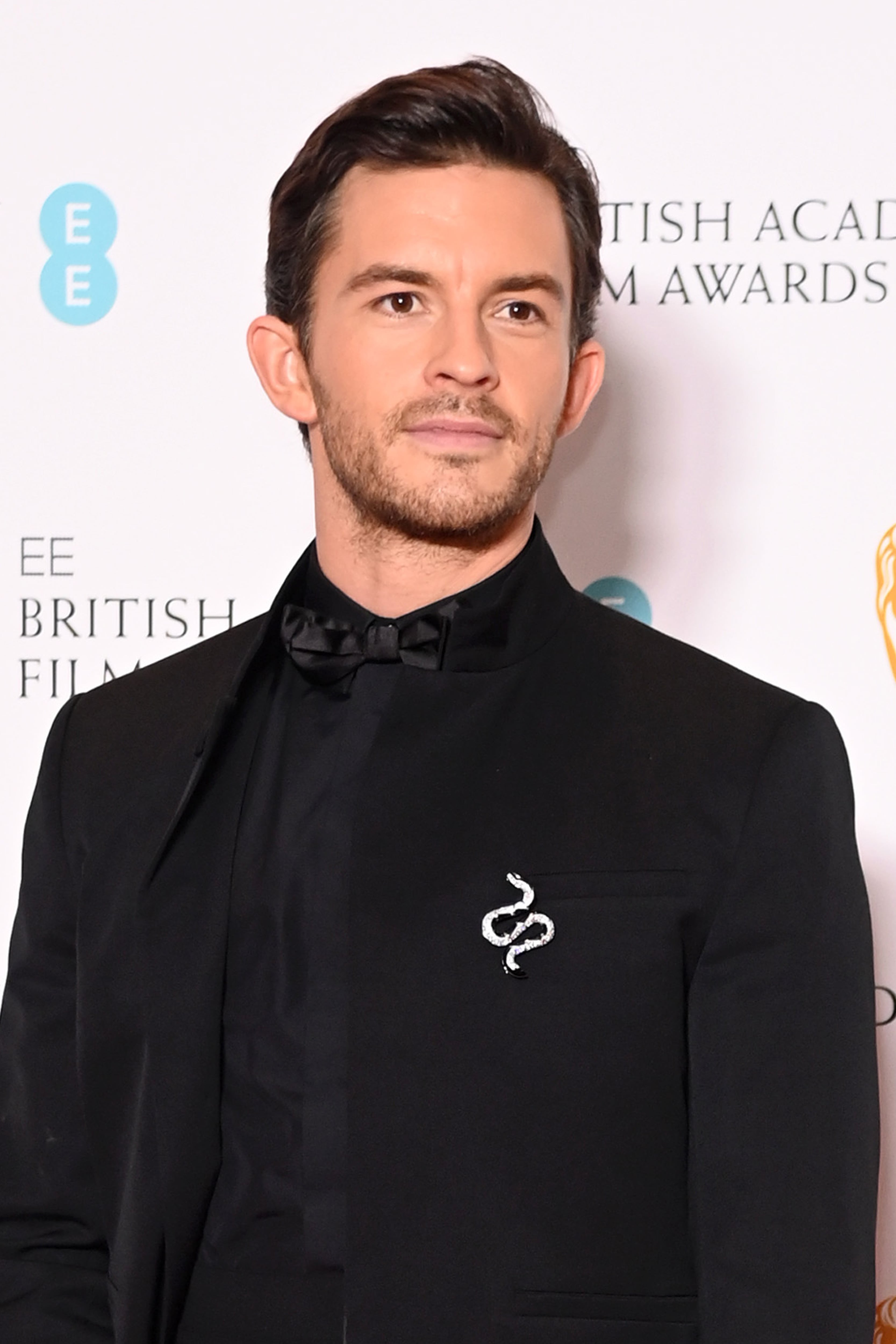 Jonathan Bailey Talks About Bridgerton Season 2, Joe Jonas | POPSUGAR ...