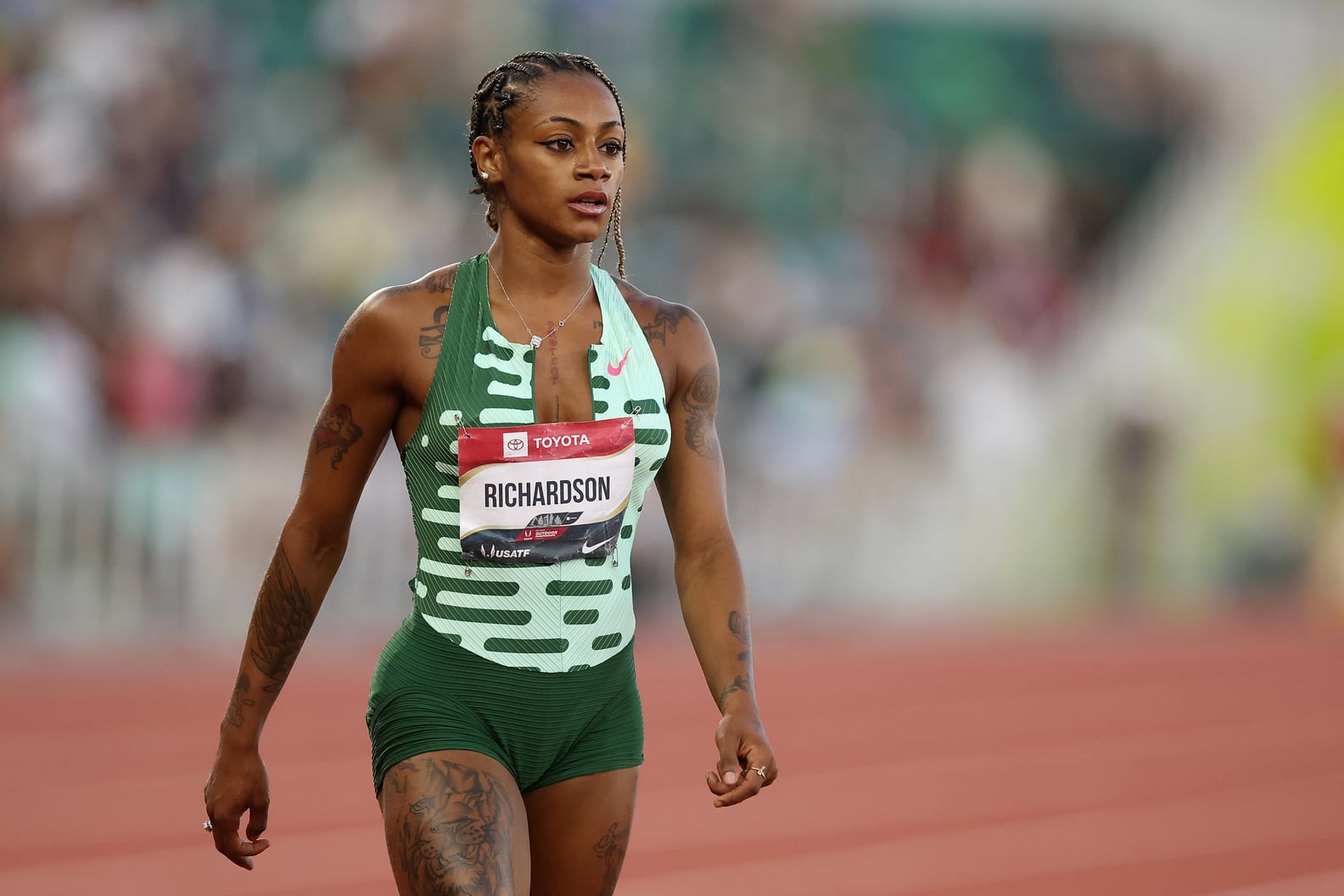 Sha'Carri Richardson Removes Wig Before the 100m Sprint | POPSUGAR Beauty