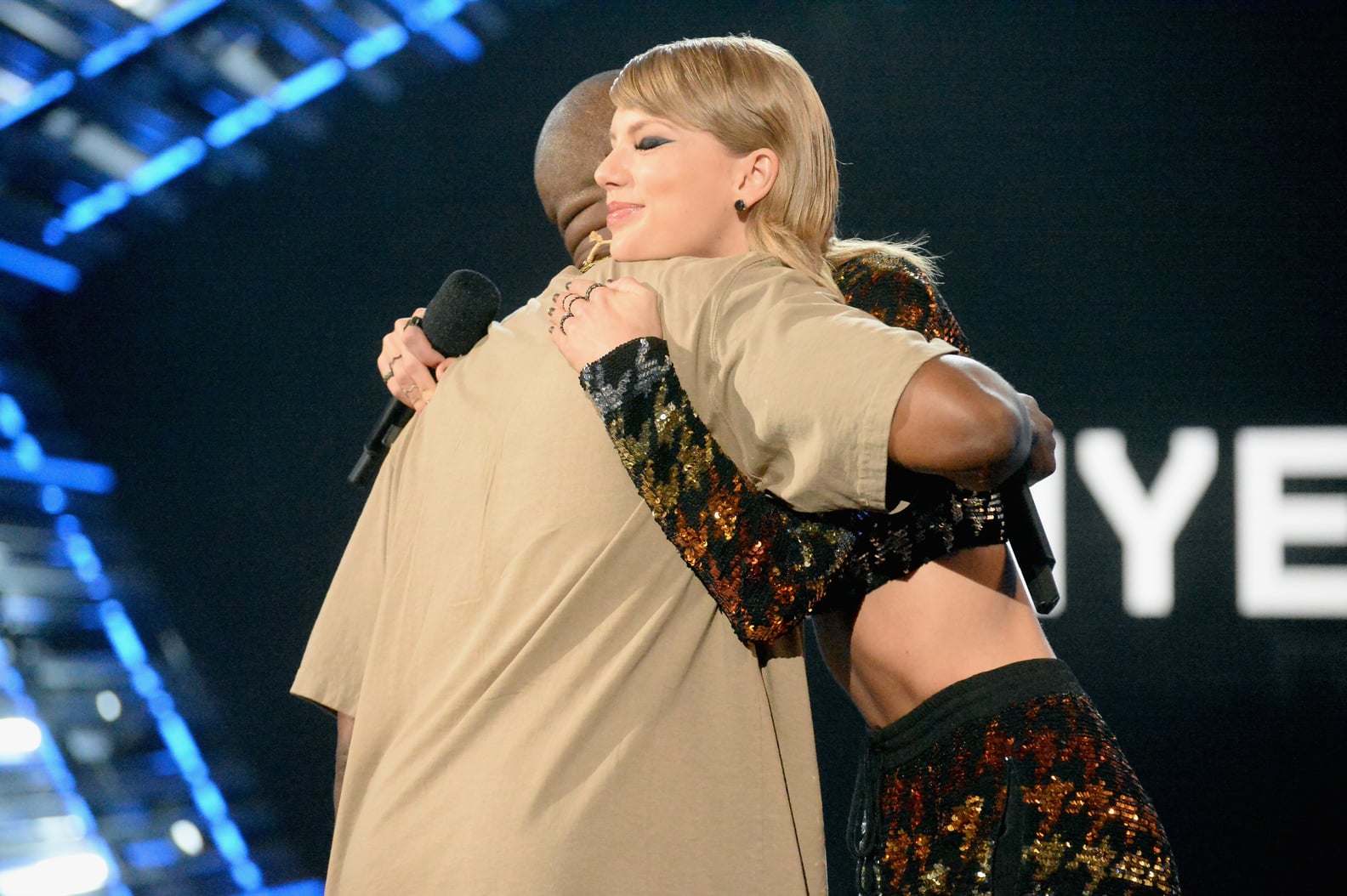 Taylor Swift Hugging Celebrities | PS Celebrity