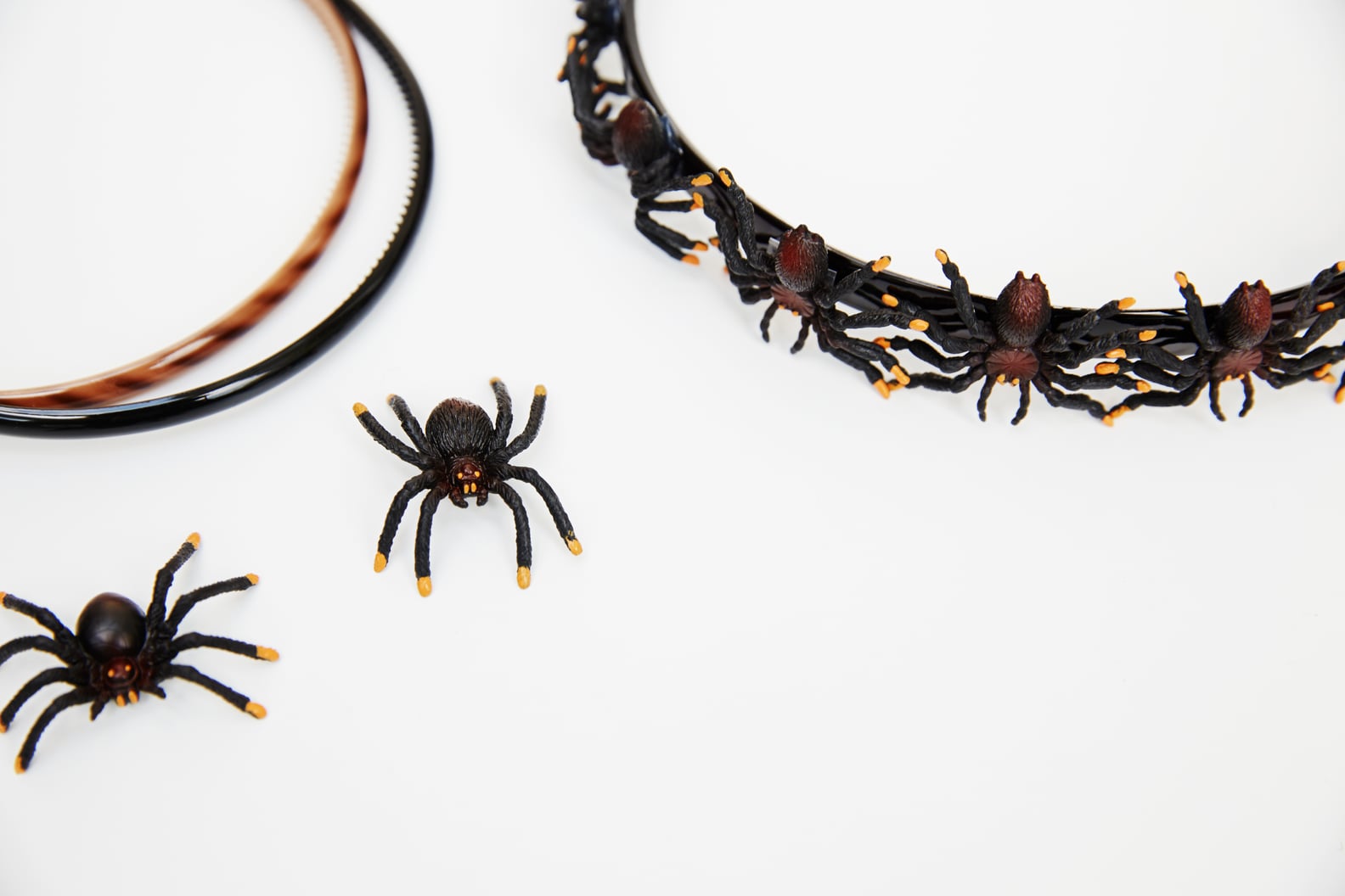 Halloween DIYs With Plastic Spiders | PS Smart Living