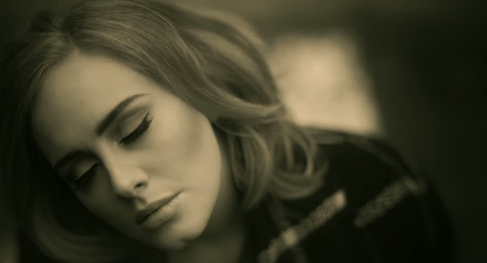 Flip Phone in Adele's "Hello" Video | POPSUGAR Tech