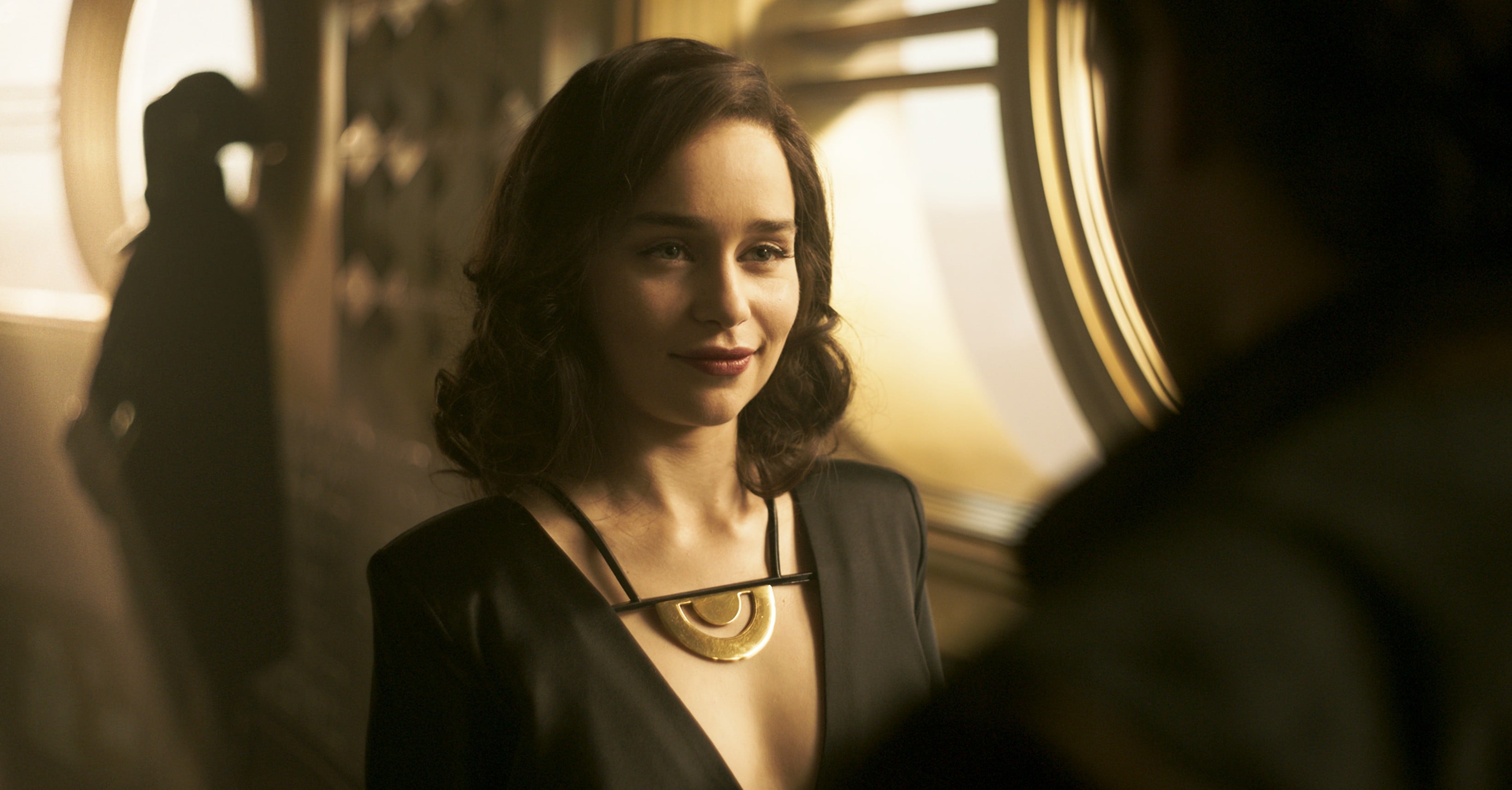 Who Plays Qi'ra in Solo: A Star Wars Story? | PS Entertainment