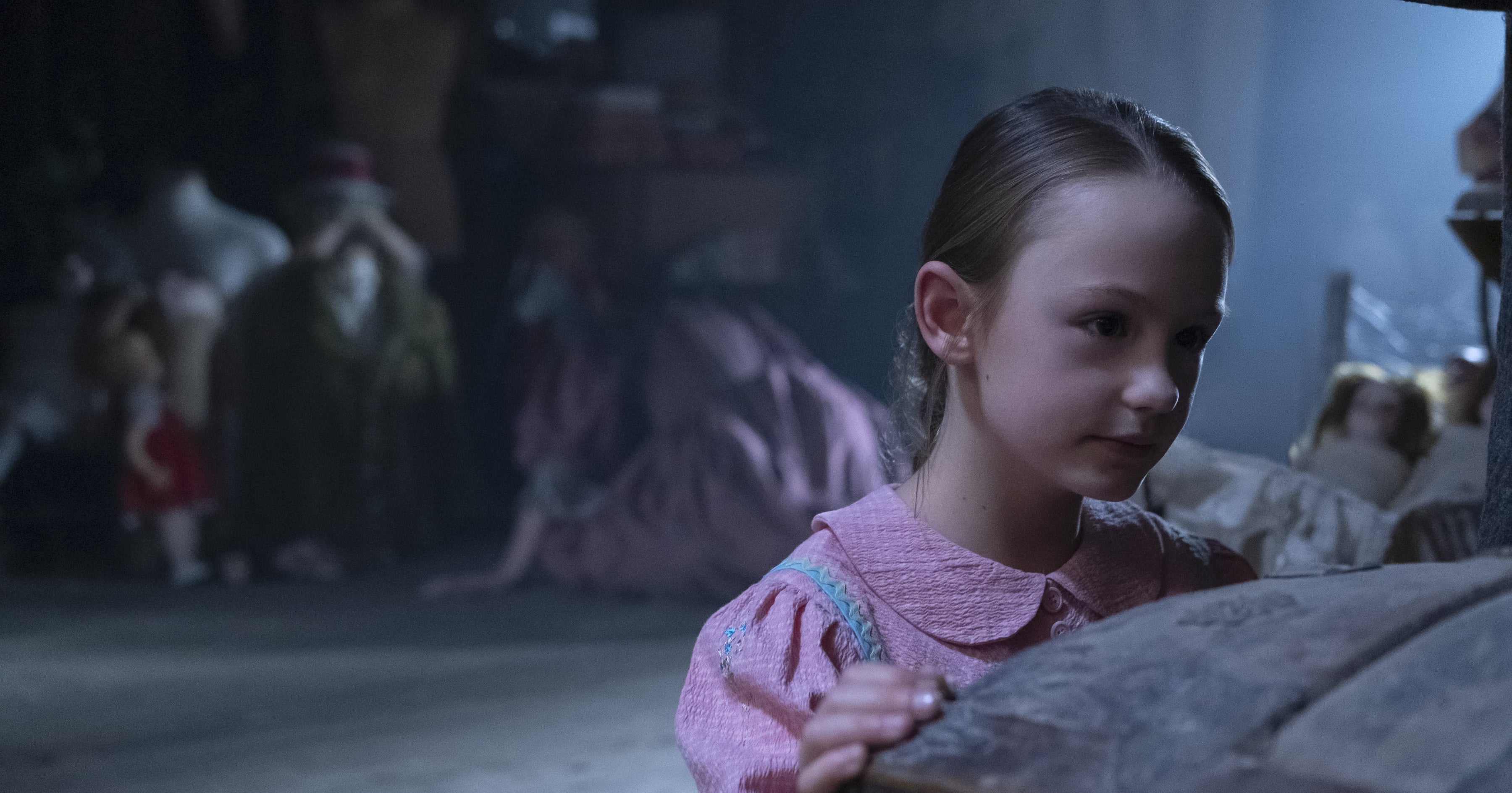 The Haunting of Bly Manor: Who Is the Boy in Flora's Room? | PS ...