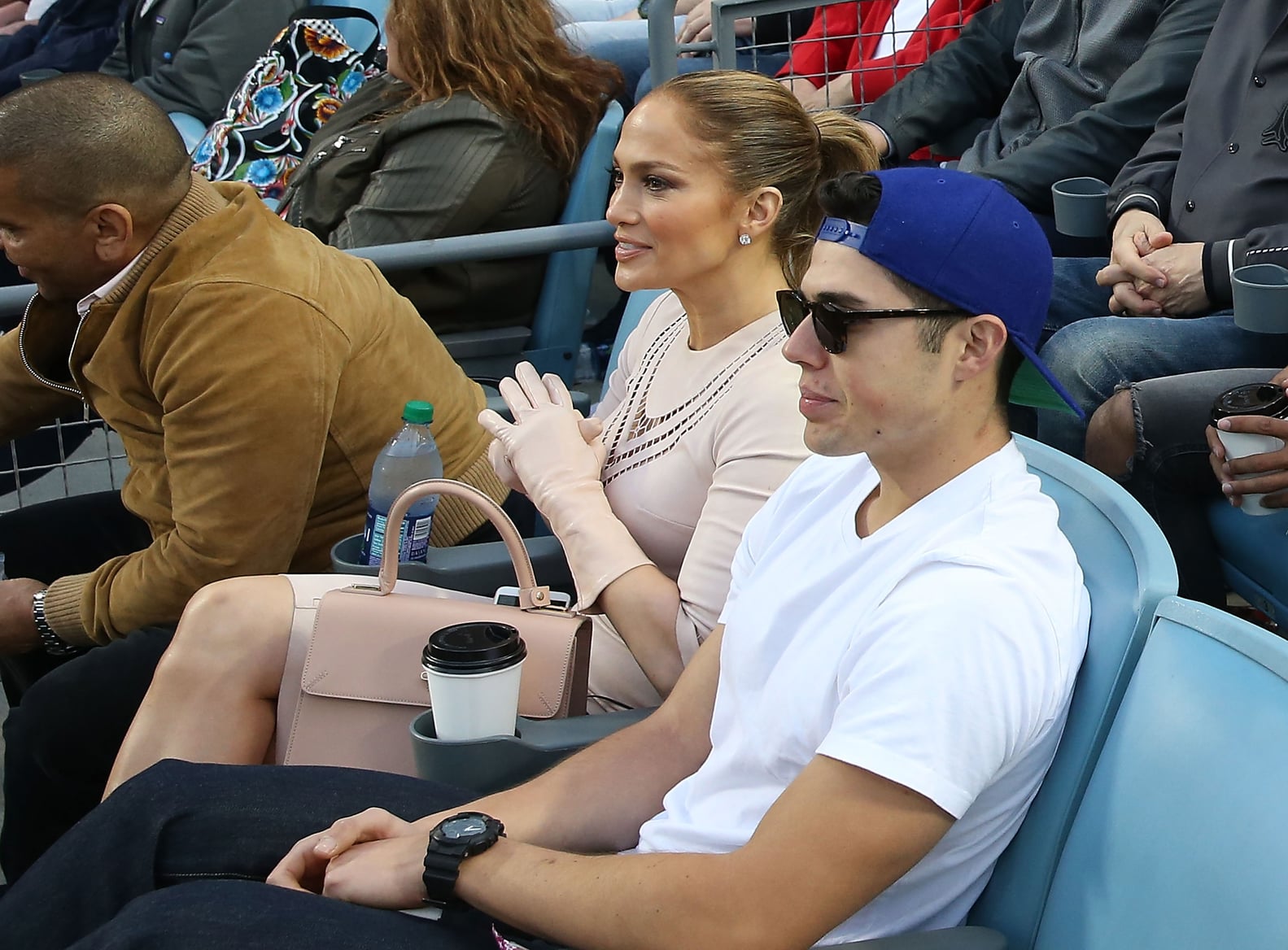 Jennifer Lopez Wearing Leather Gloves | PS Fashion