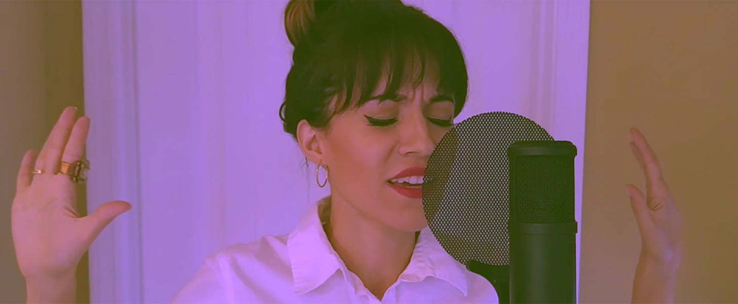 Selena "Si Una Vez" Acoustic Video | PS Latina