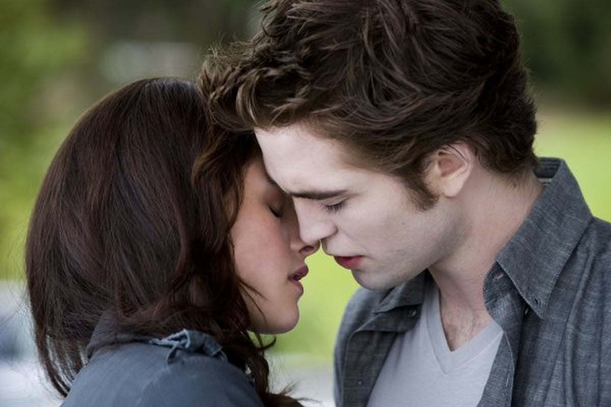 Robert Pattinson in Twilight Pictures | PS Entertainment