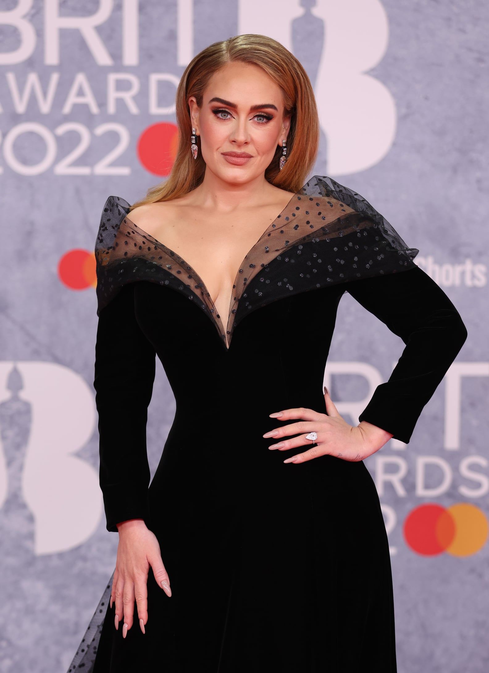 Did Adele Wear an Engagement Ring to the BRIT Awards? | PS Fashion
