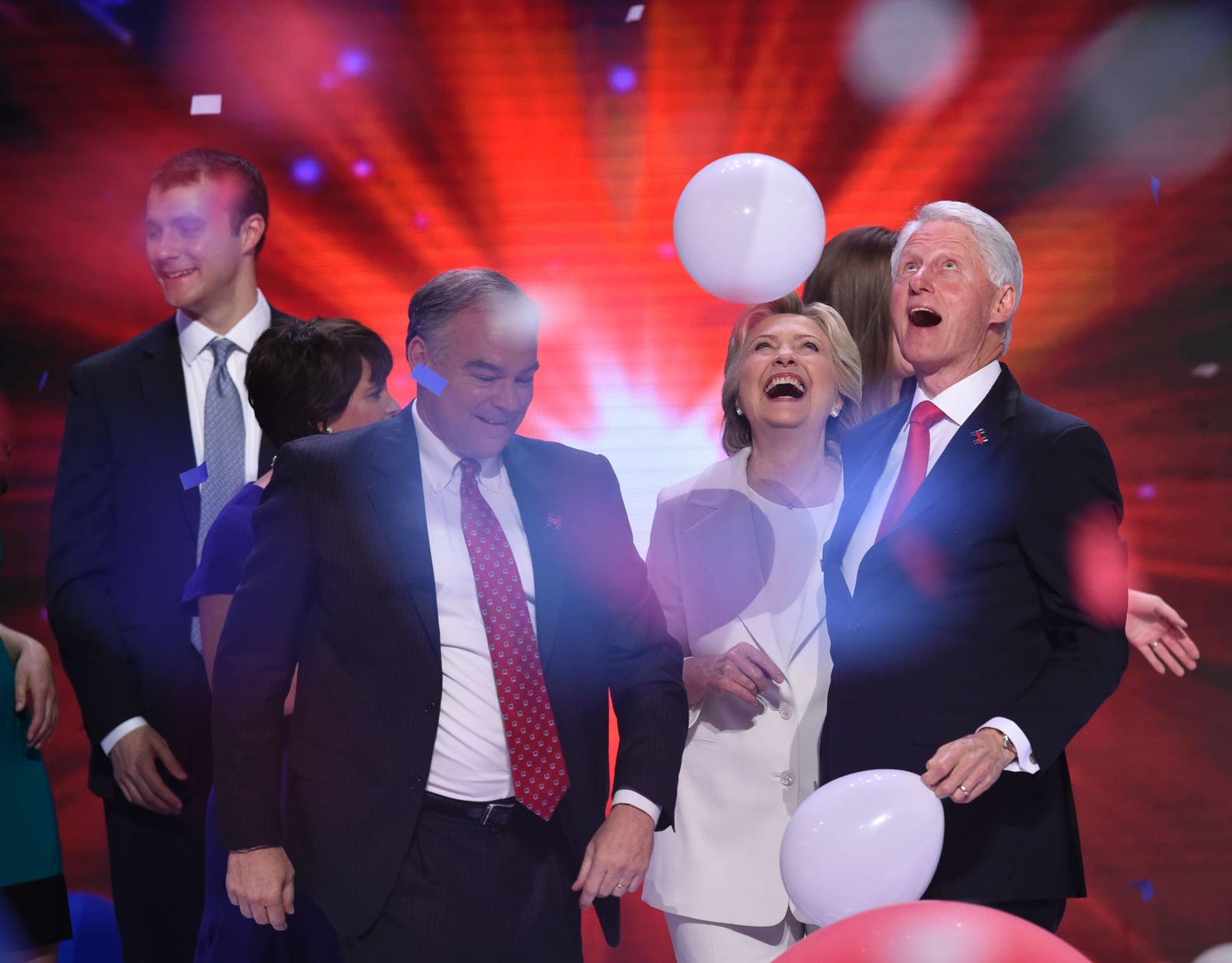 Bill and Hillary Clinton Playing With Balloons at DNC 2016 | POPSUGAR ...